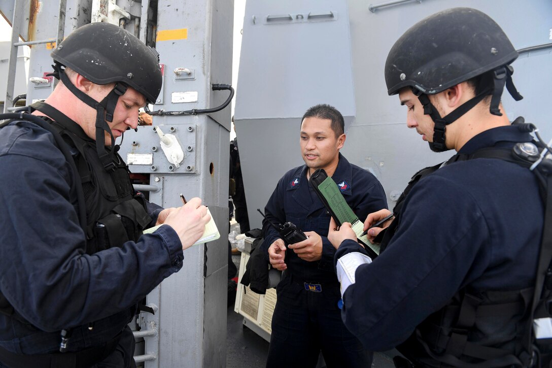 Briefing Sailors