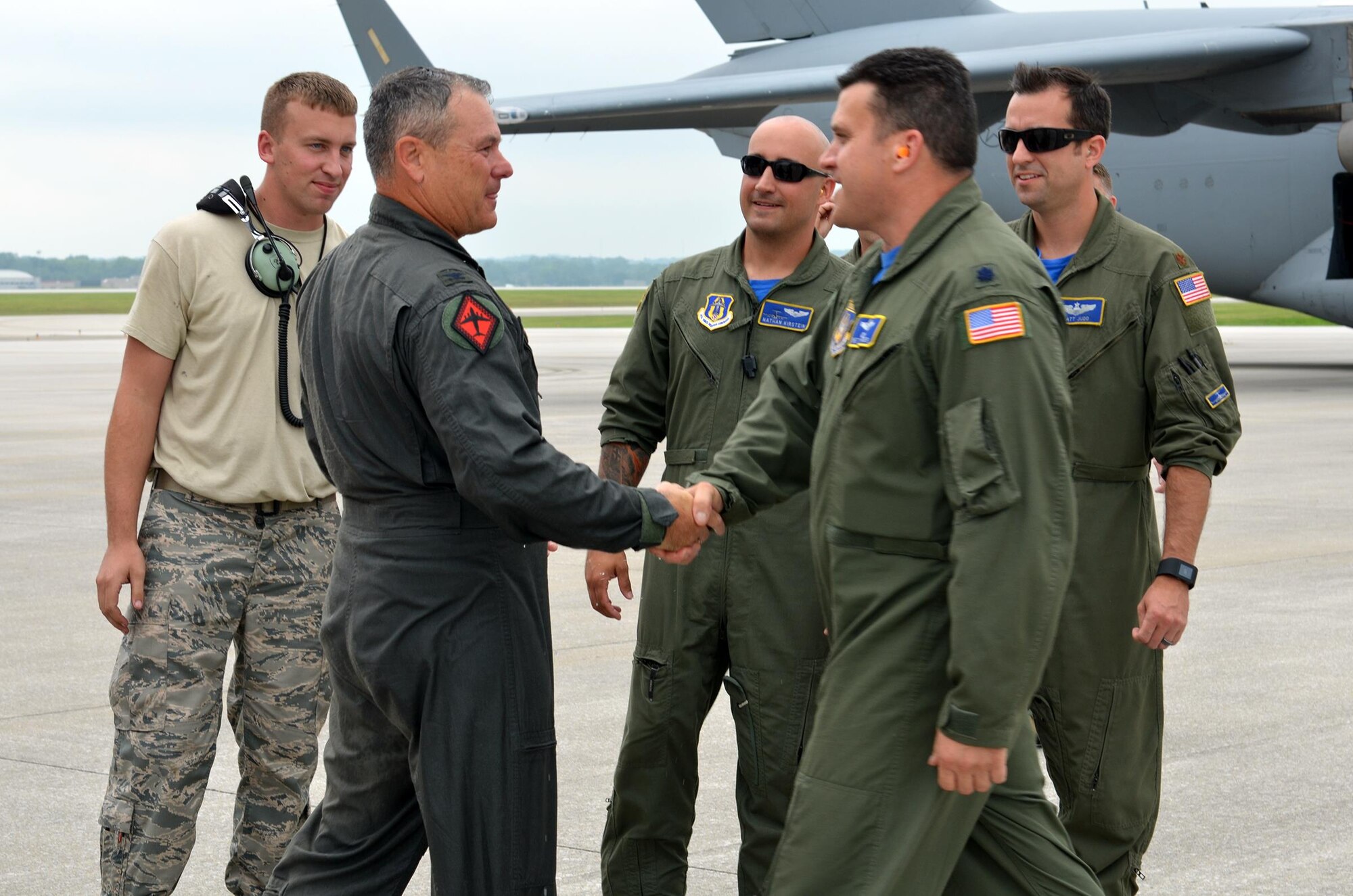 445 AW Airmen bid farewell to OG commander > 445th Airlift Wing > Article Display