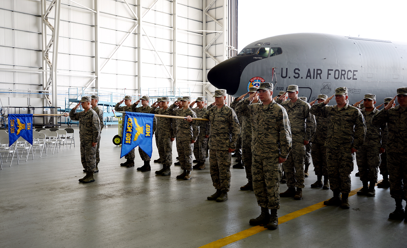 100th MXG changes command > Royal Air Force Mildenhall > RAF Mildenhall ...