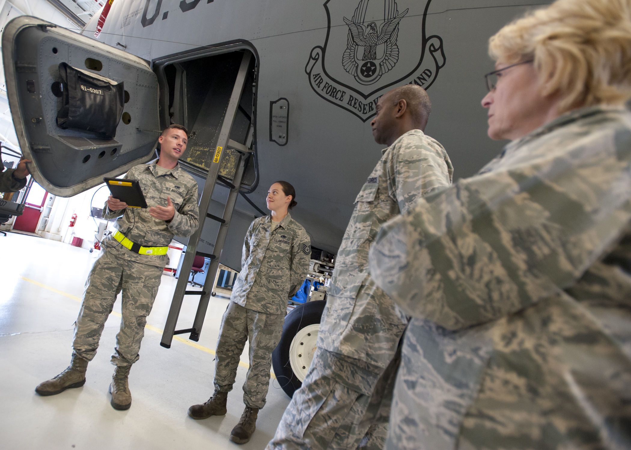 Maintainer feedback key to streamlining tablet use in aircraft repair ...