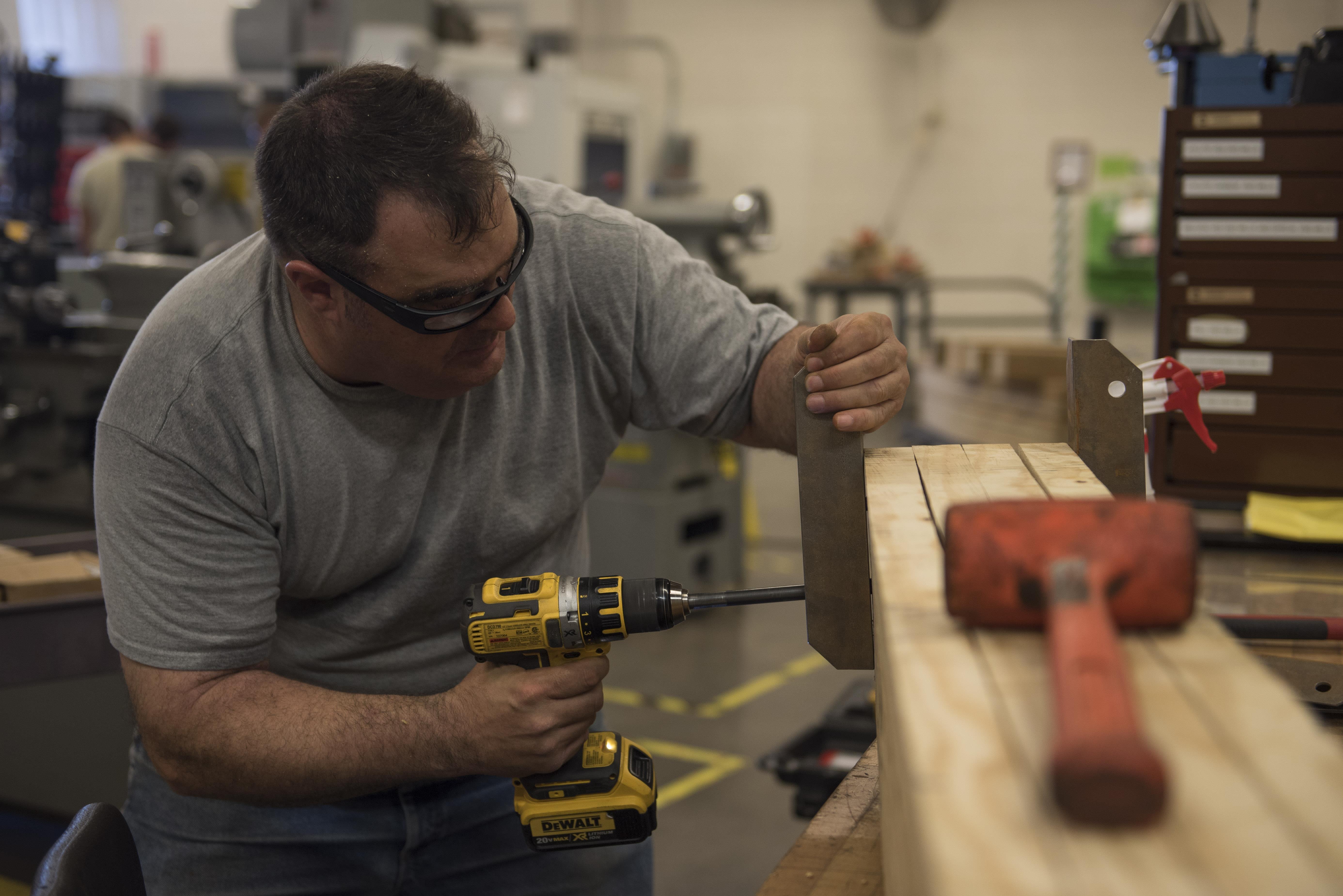 Forging airpower at Metals Tech shop > Defense Logistics Agency > News ...