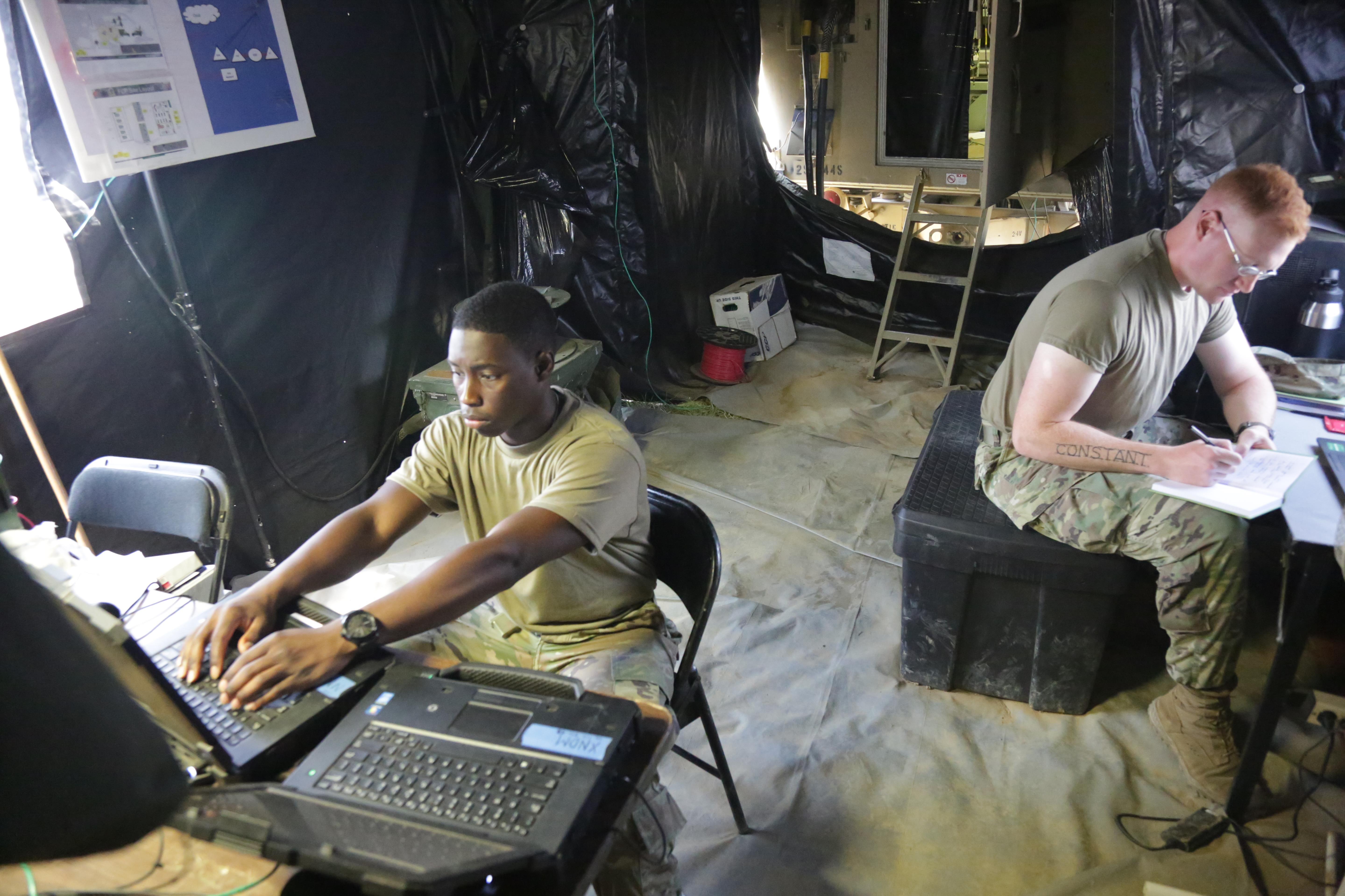 Commo Soldiers keep everyone communicating > U.S. Army Reserve > News