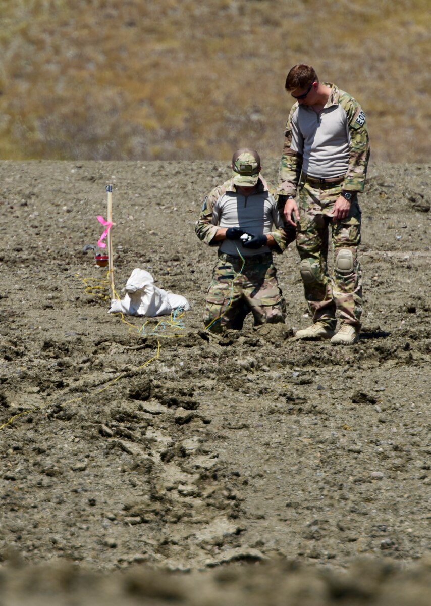 FBI trains with Ellsworth EOD Airmen > Whiteman Air Force Base ...