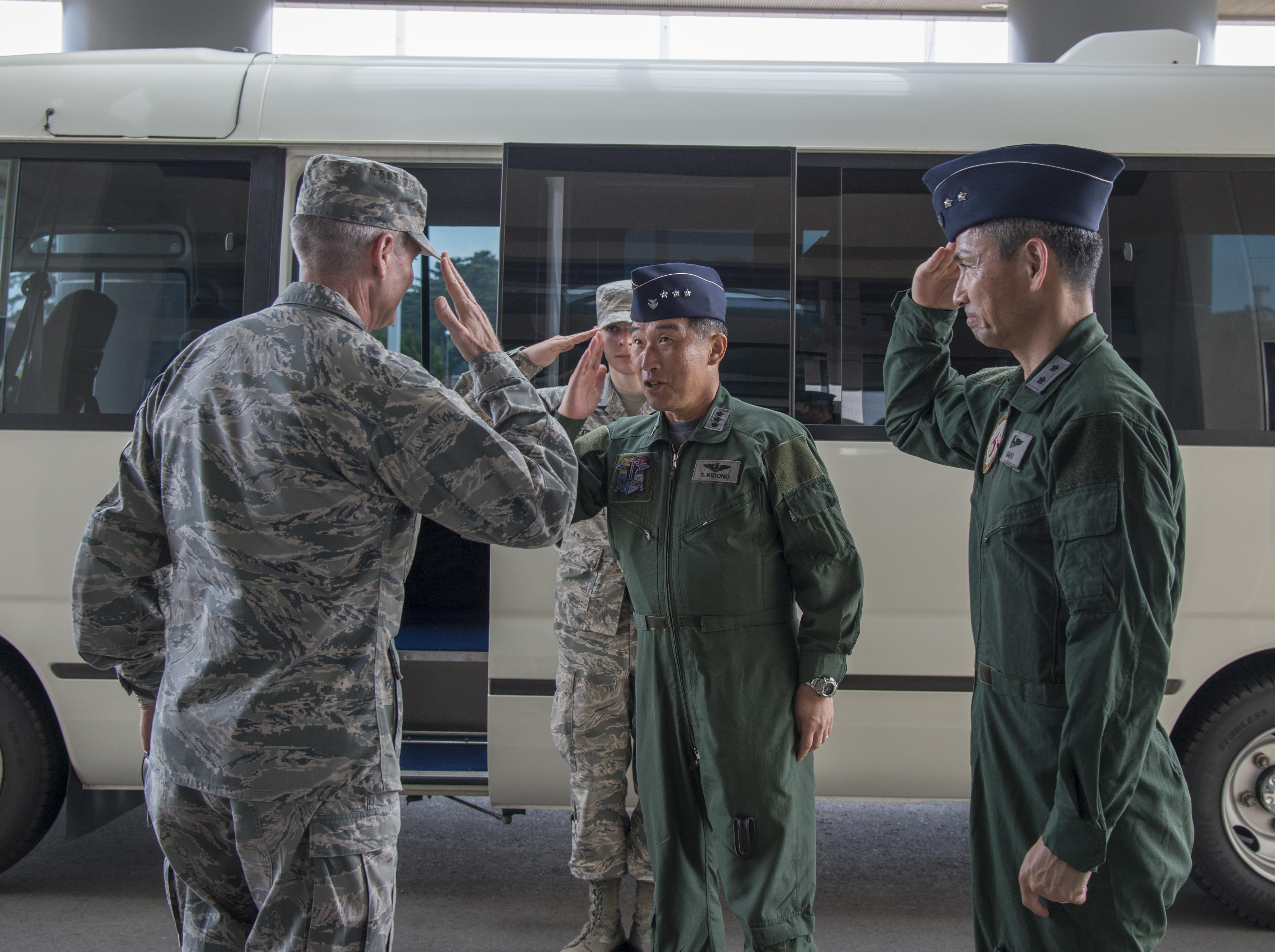 AETC commander visits 372nd Training Squadron, 3rd Air Wing > Air ...