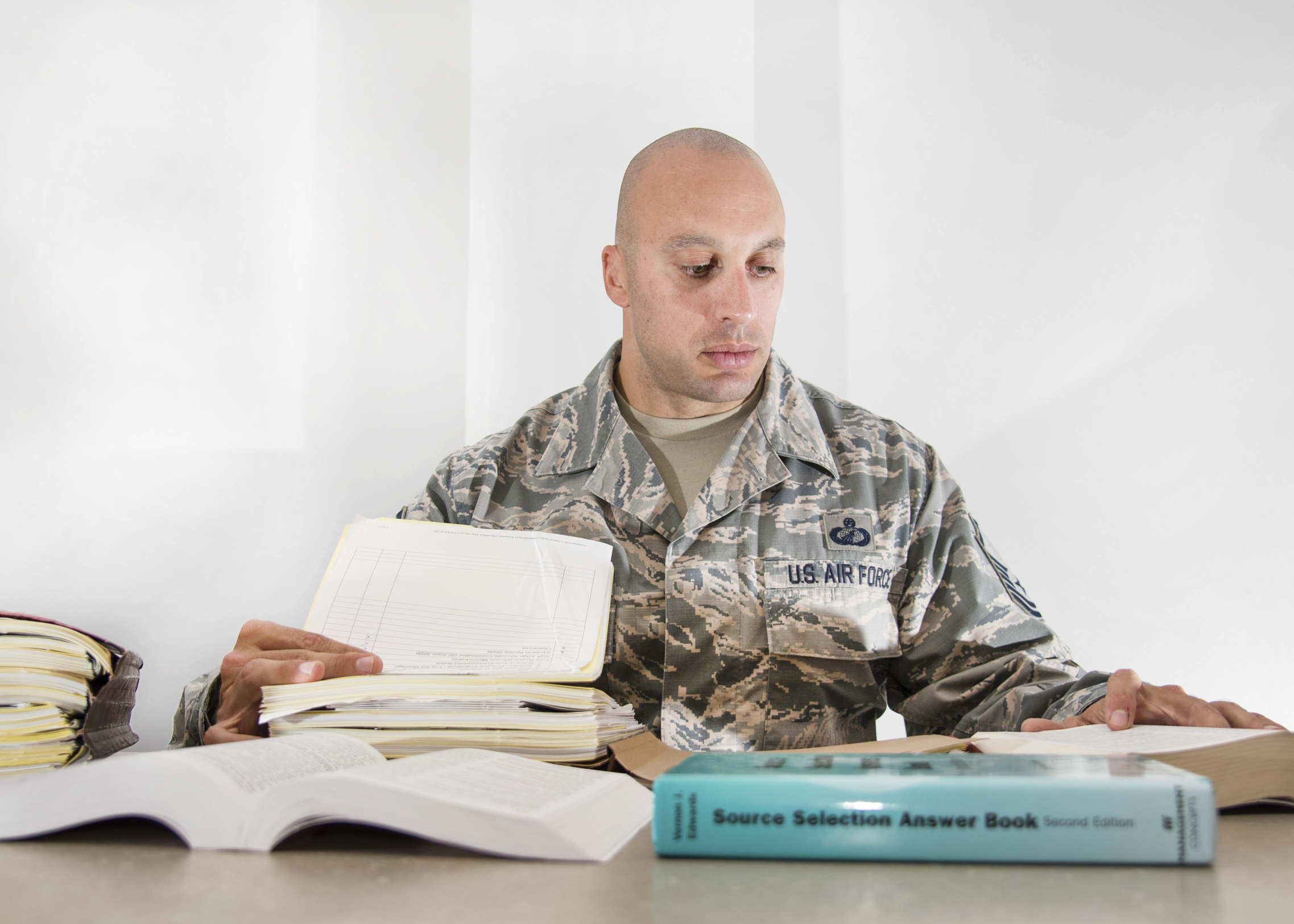 Contracting excellence earns senior NCO 12 Outstanding Airmen of the ...