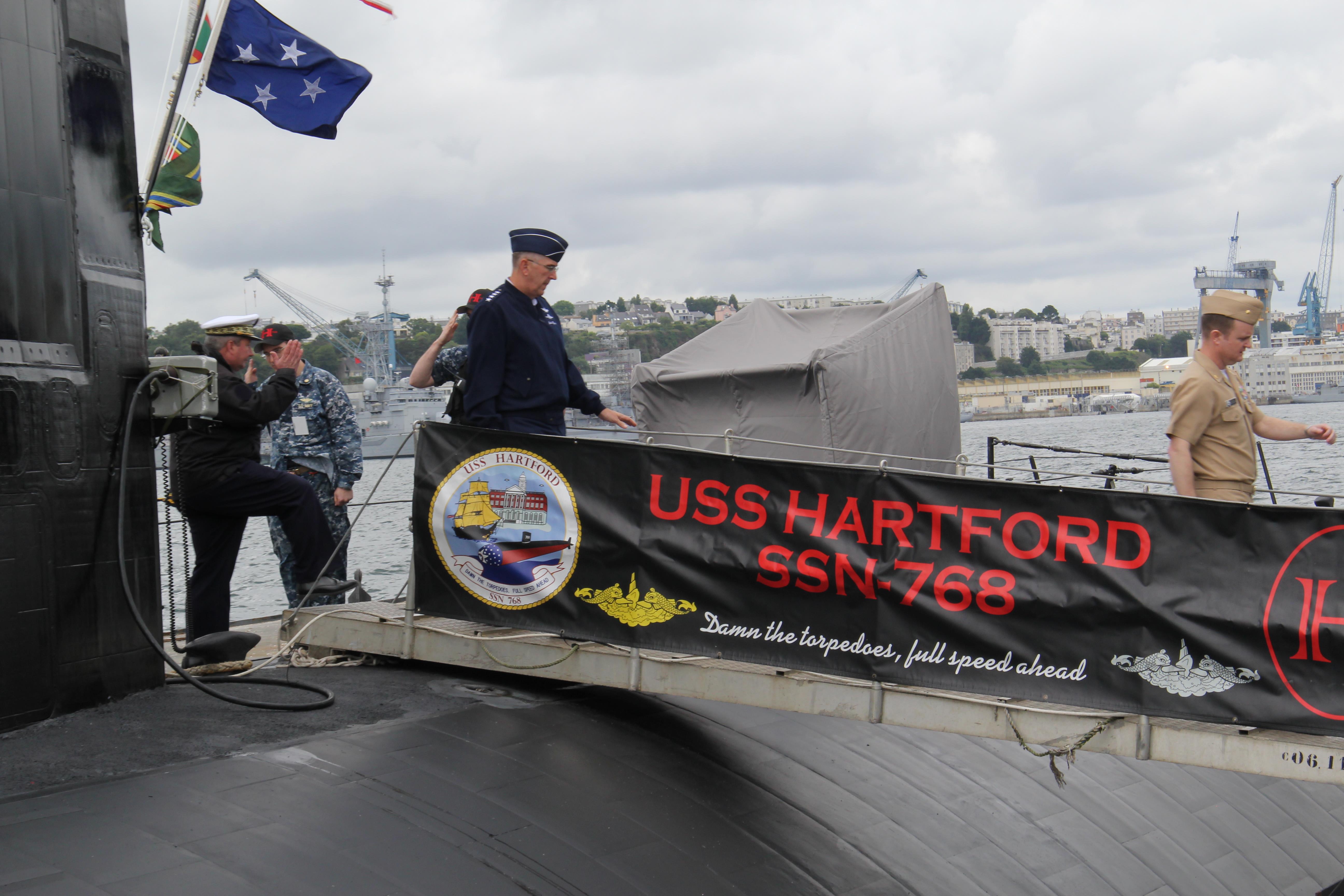 USSTRATCOM commander visits USS Hartford (SSN 768)