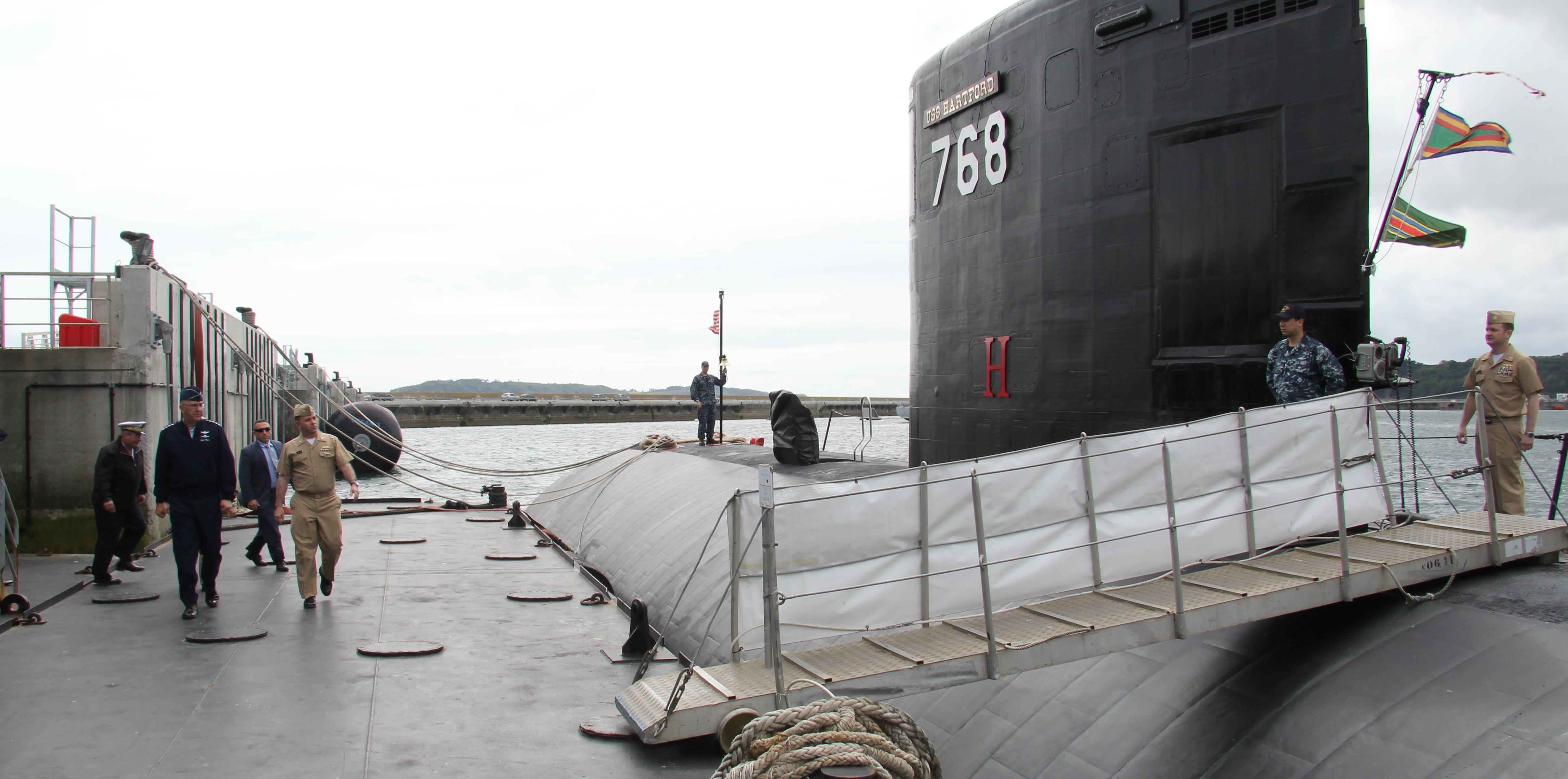 USSTRATCOM commander visits the fast-attack submarine USS Hartford in ...