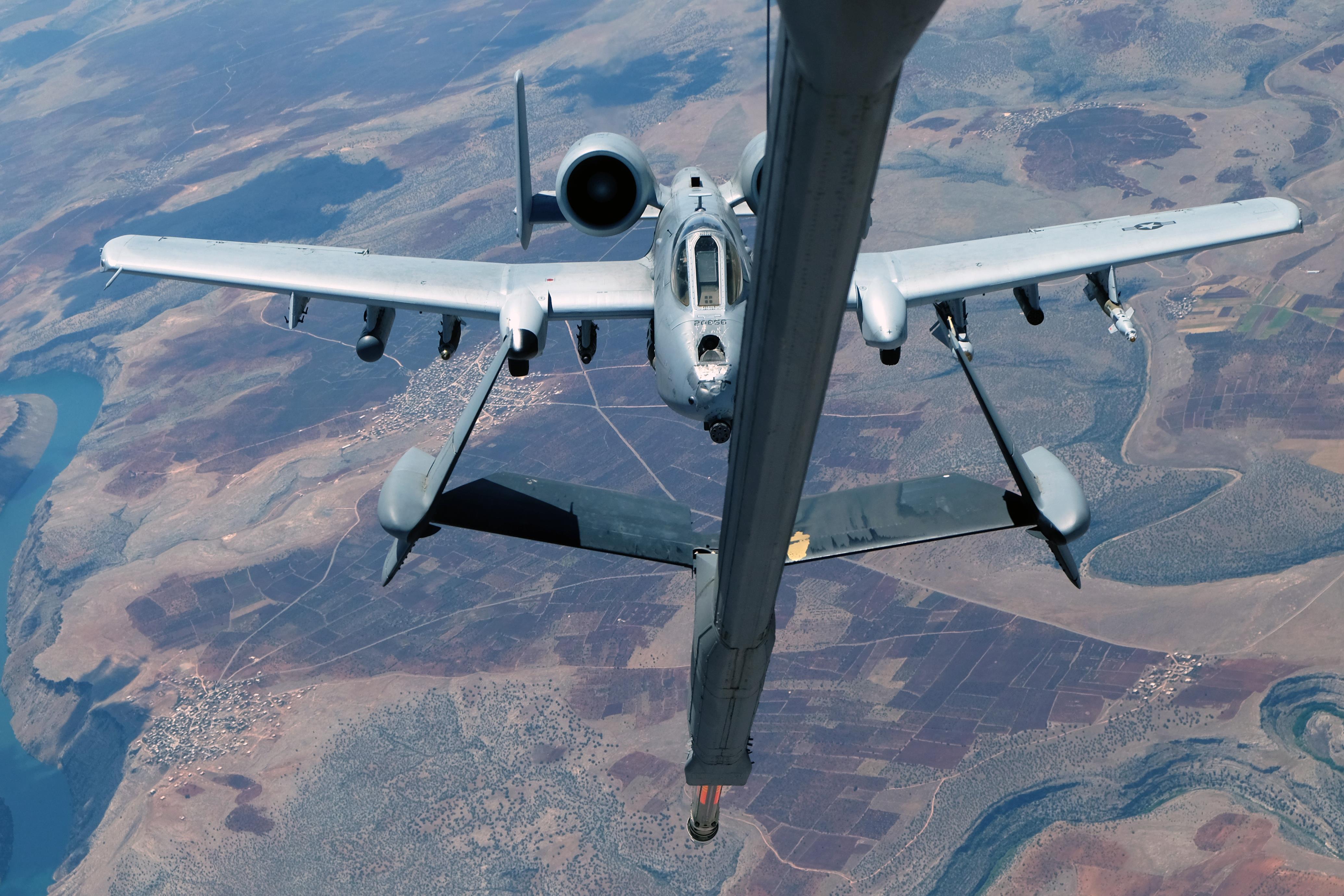 908 EARS refuels AOR A-10s, F-18s > U.S. Air Forces Central > News