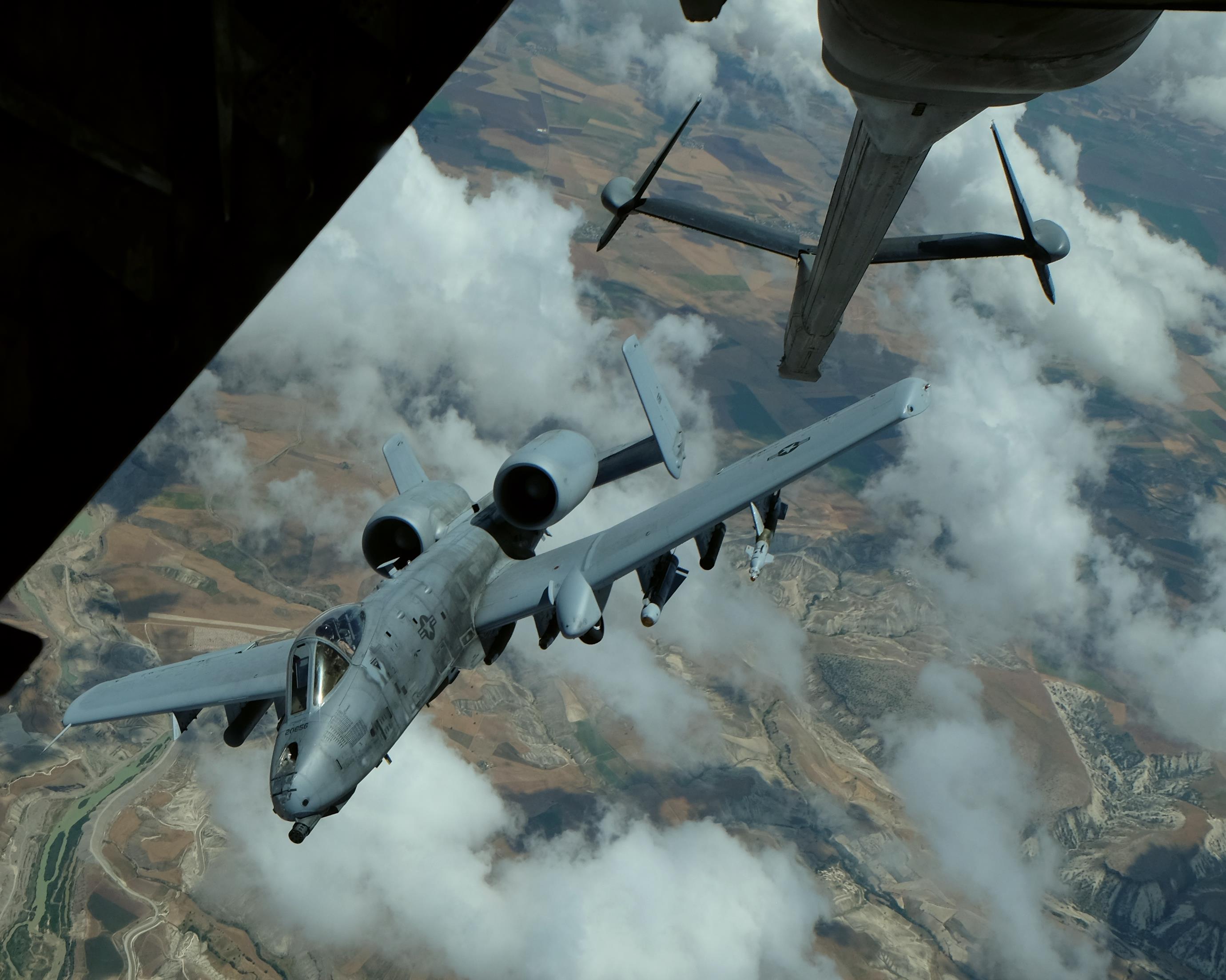 908 EARS refuels AOR A-10s, F-18s > U.S. Air Forces Central > News