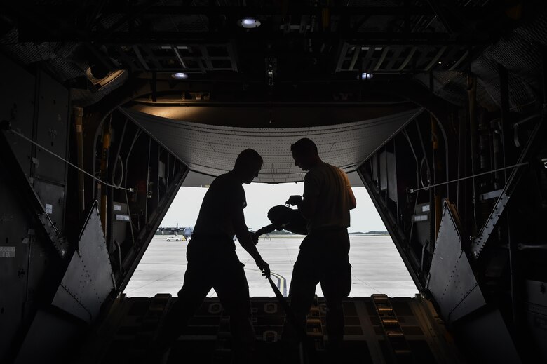 15th SOS loadmasters lock down cargo > Hurlburt Field > Article Display