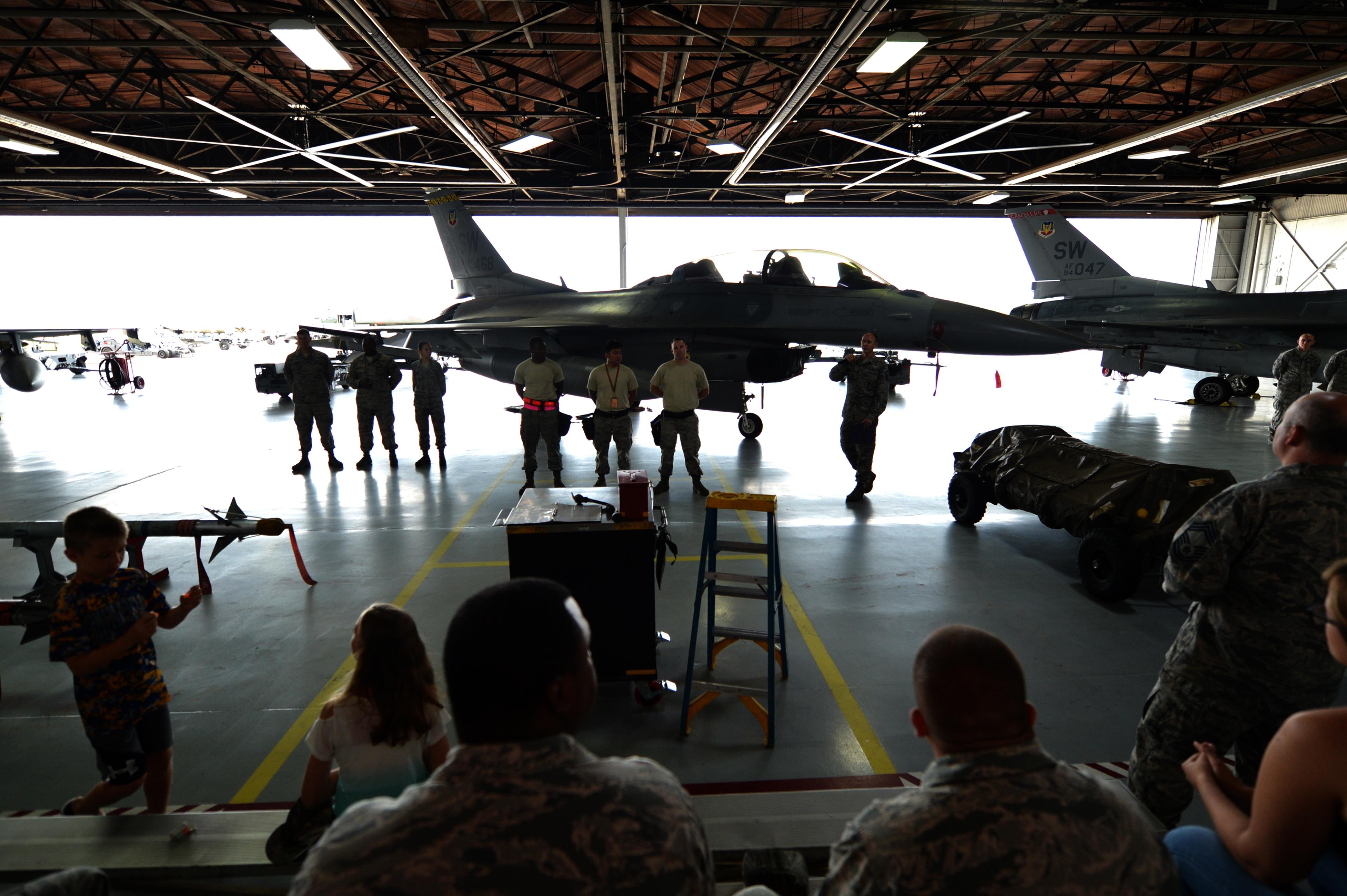 Weapons load crews race time > Shaw Air Force Base > Article Display
