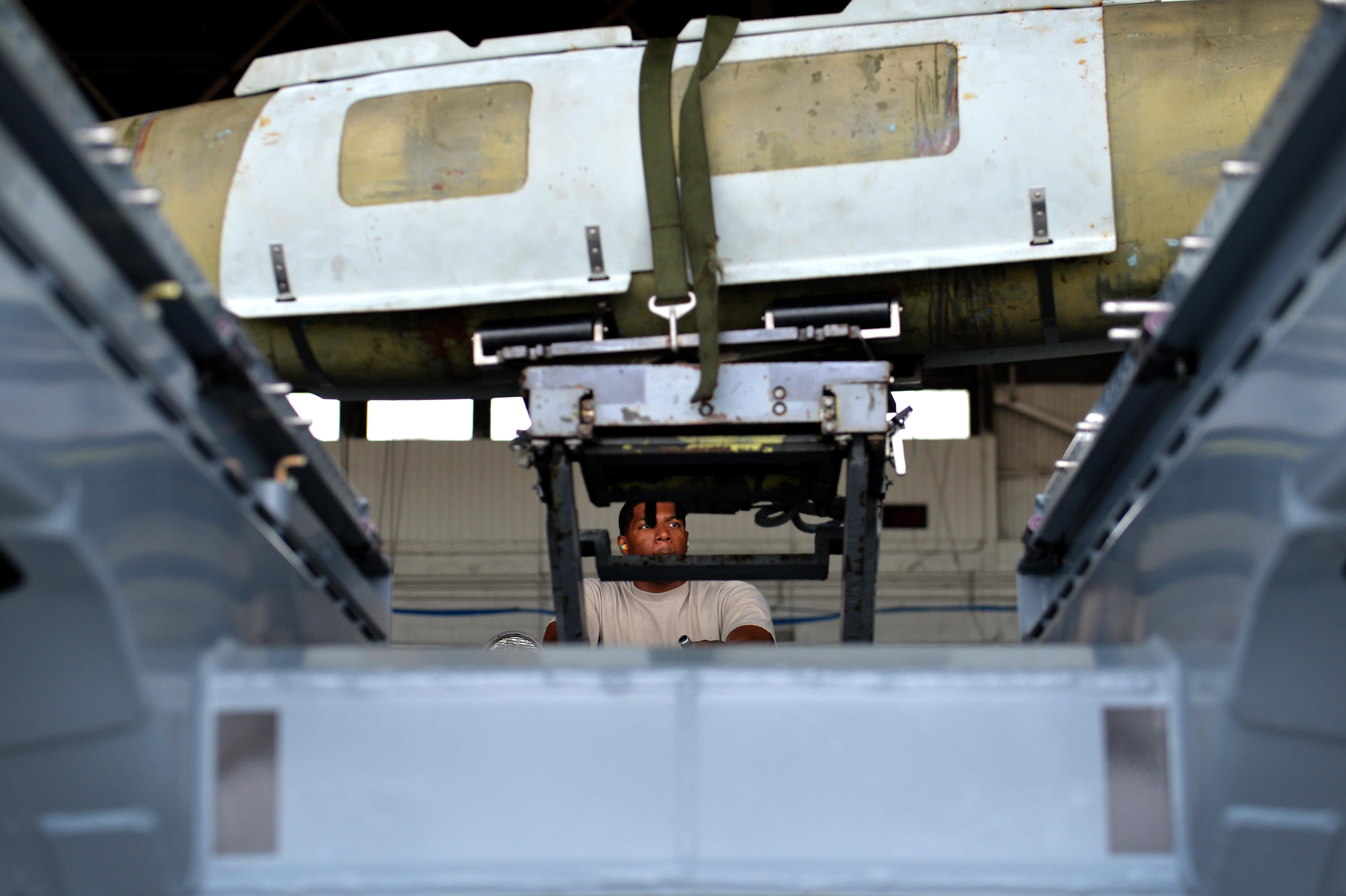 Weapons load crews race time > Shaw Air Force Base > Article Display
