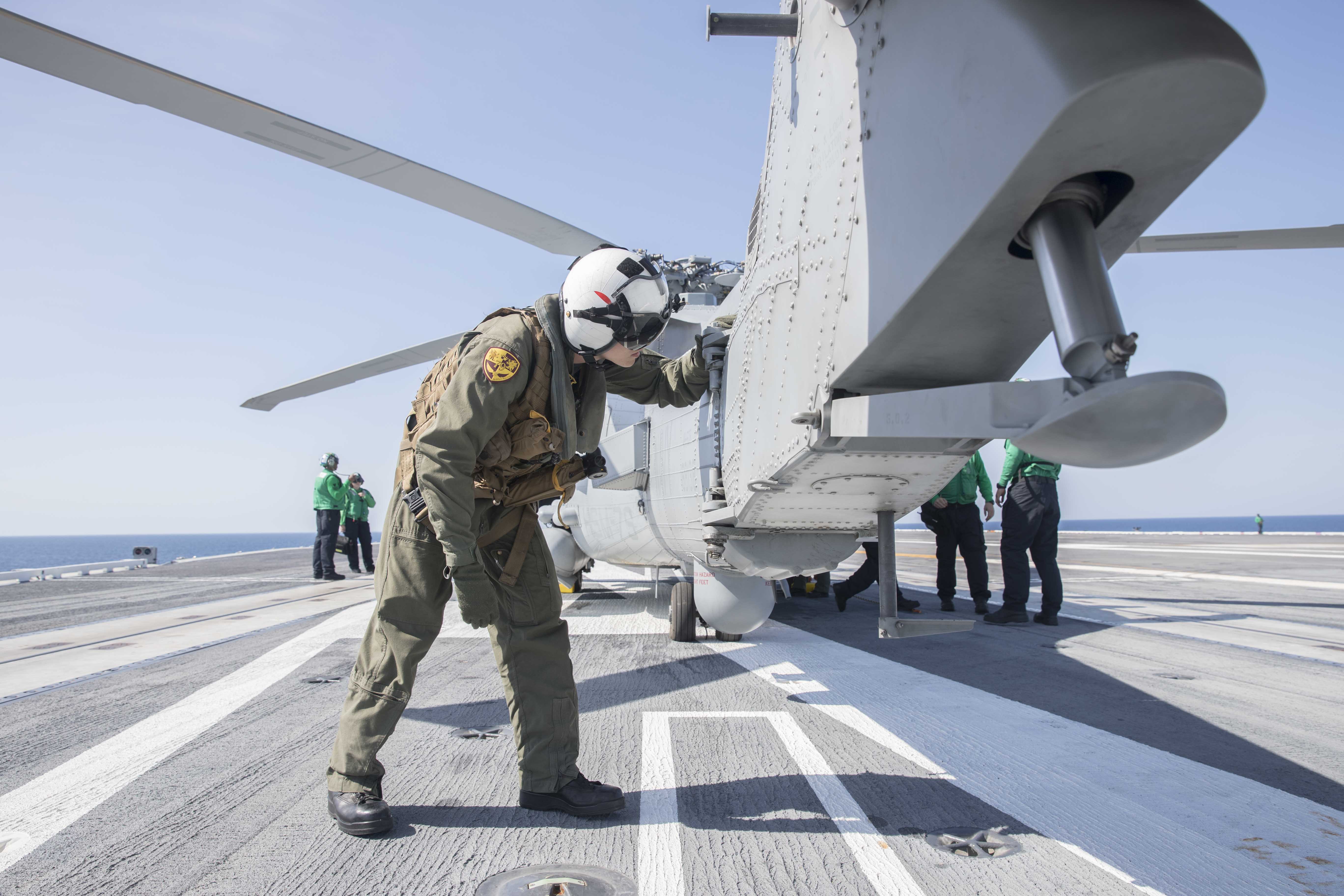 Abraham Lincoln Earns Flight Deck Certification > United States Navy ...