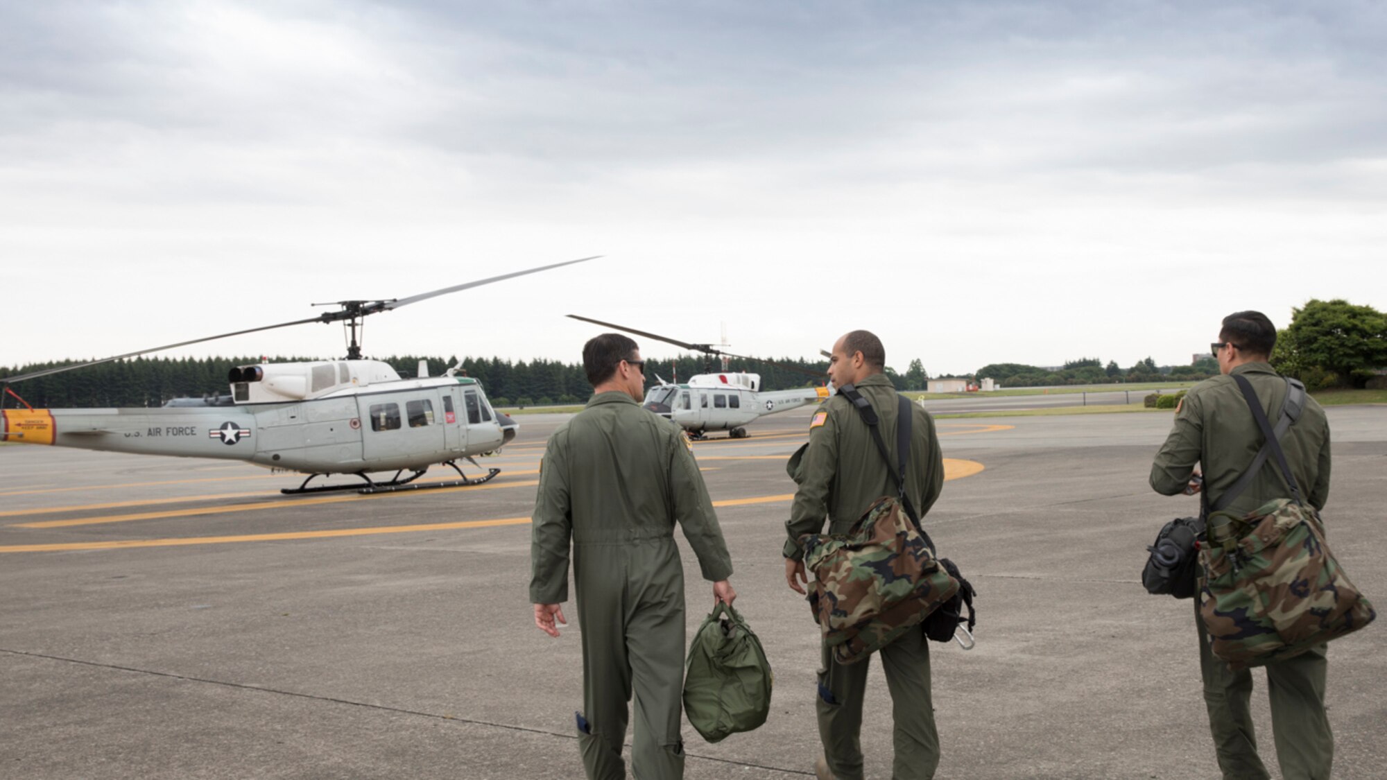 374 OG commander completes fini flights > Yokota Air Base > Article Display