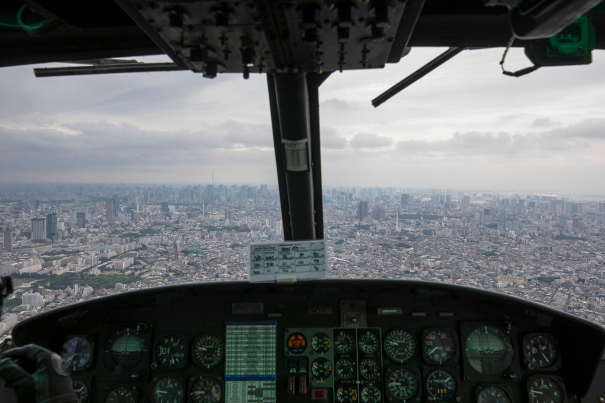 374 OG commander completes fini flights > Yokota Air Base > Article Display