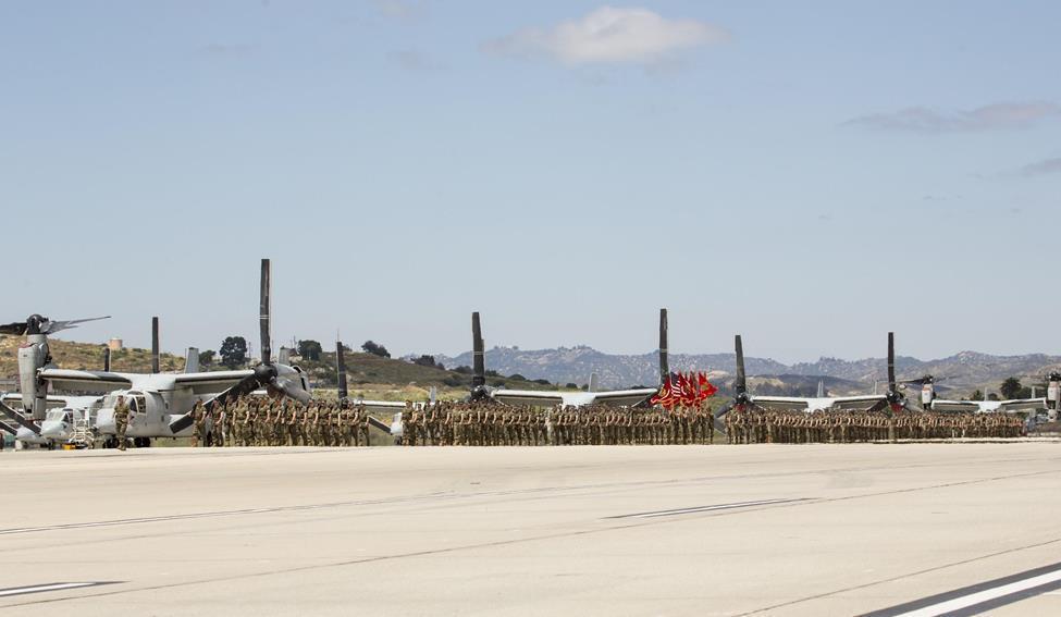 Passing the colors: MAG-39 command changes hands
