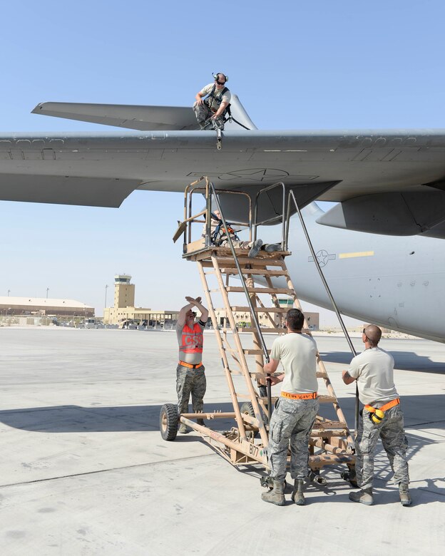 8 EAMS execute Fall Protection Exercise > U.S. Air Forces Central ...