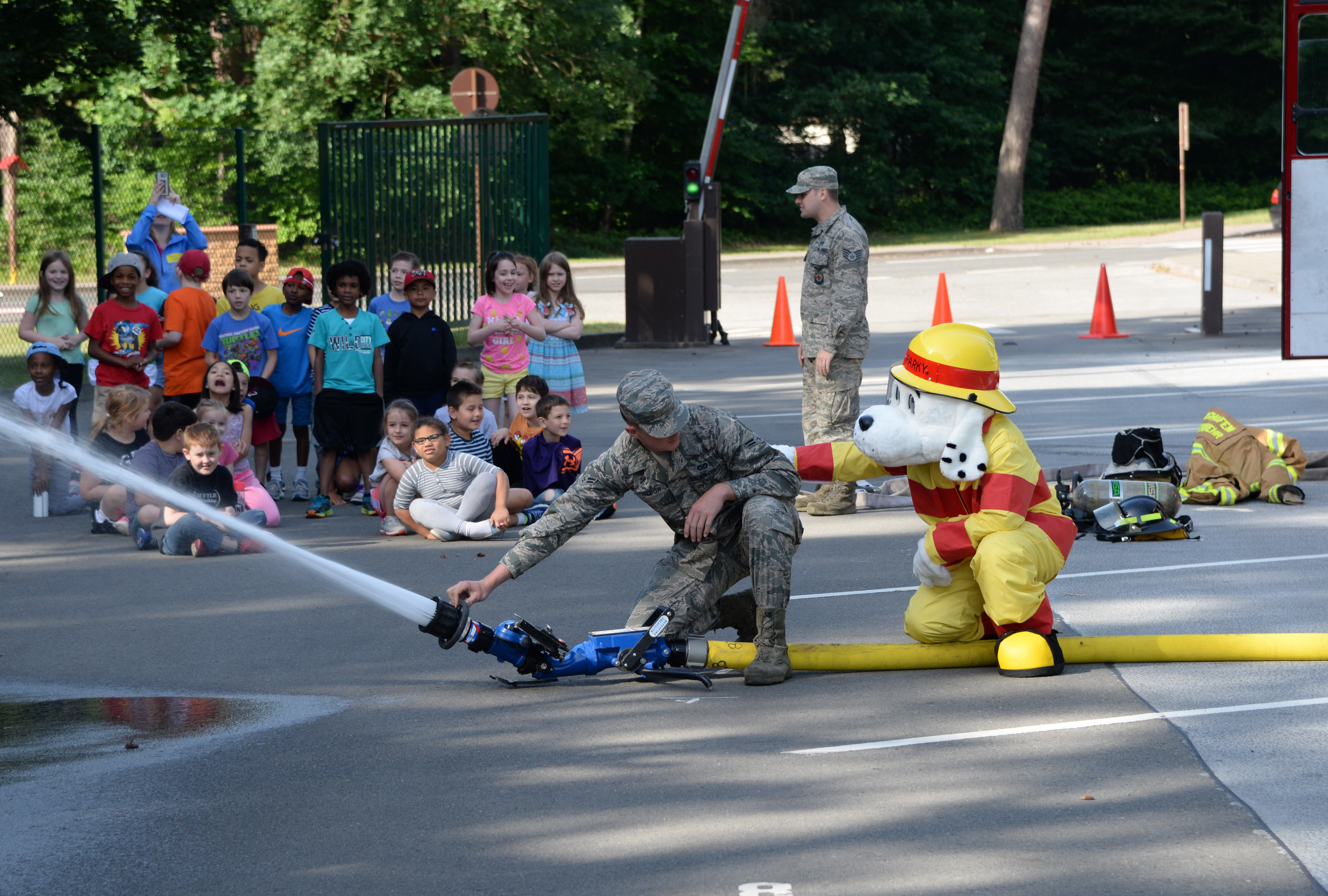 Airmen assist June Bug Out field day > Ramstein Air Base > Article Display