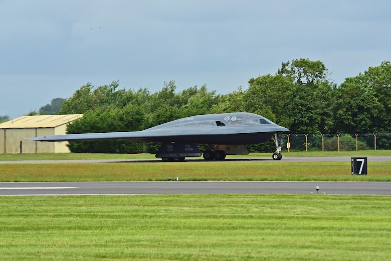 Air Force B-2 "Spirit" Stealth Bombers arrive in UK > Air Force Global ...