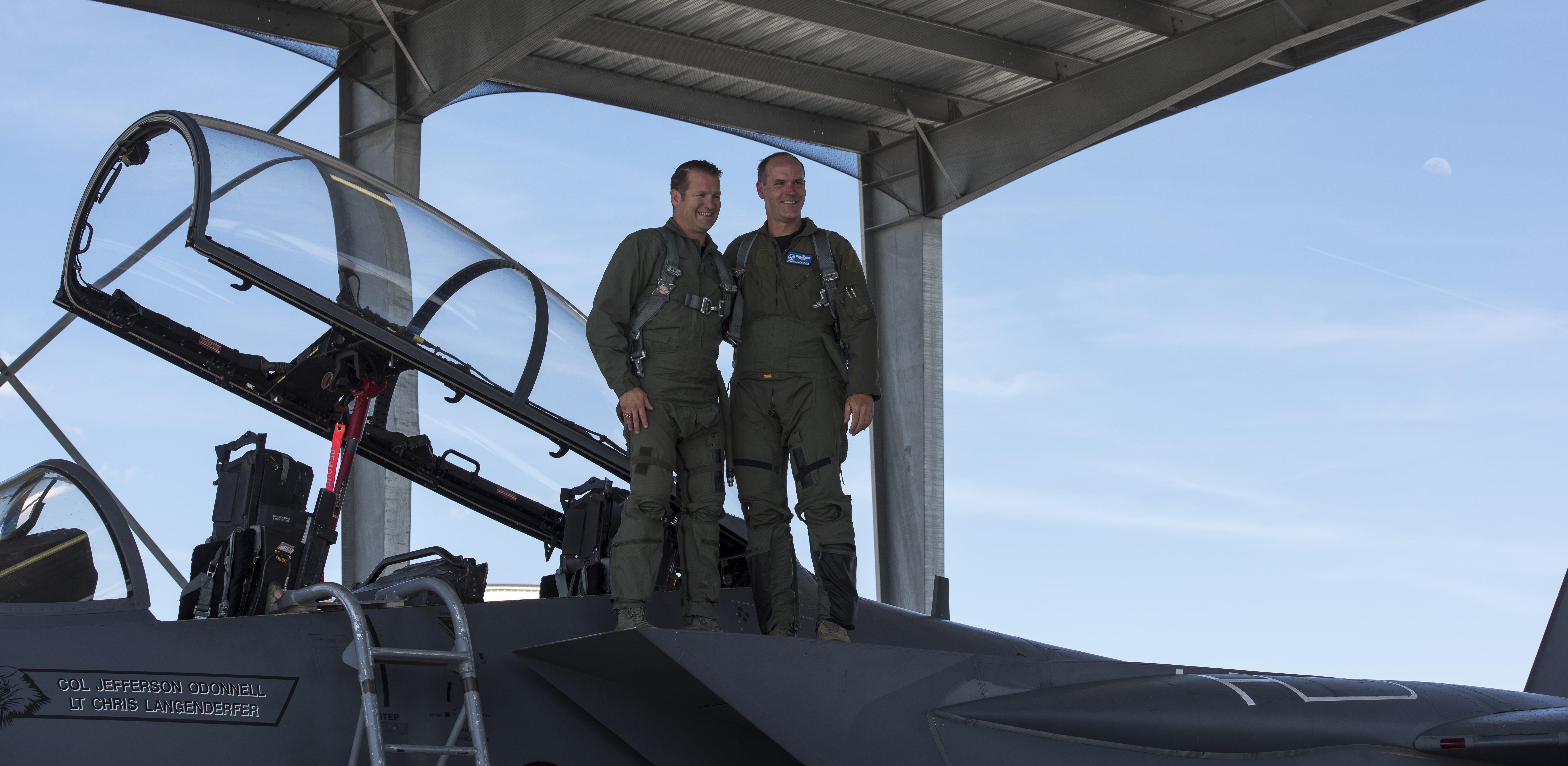 Mayor takes flight > Mountain Home Air Force Base > News & Photos/Videos