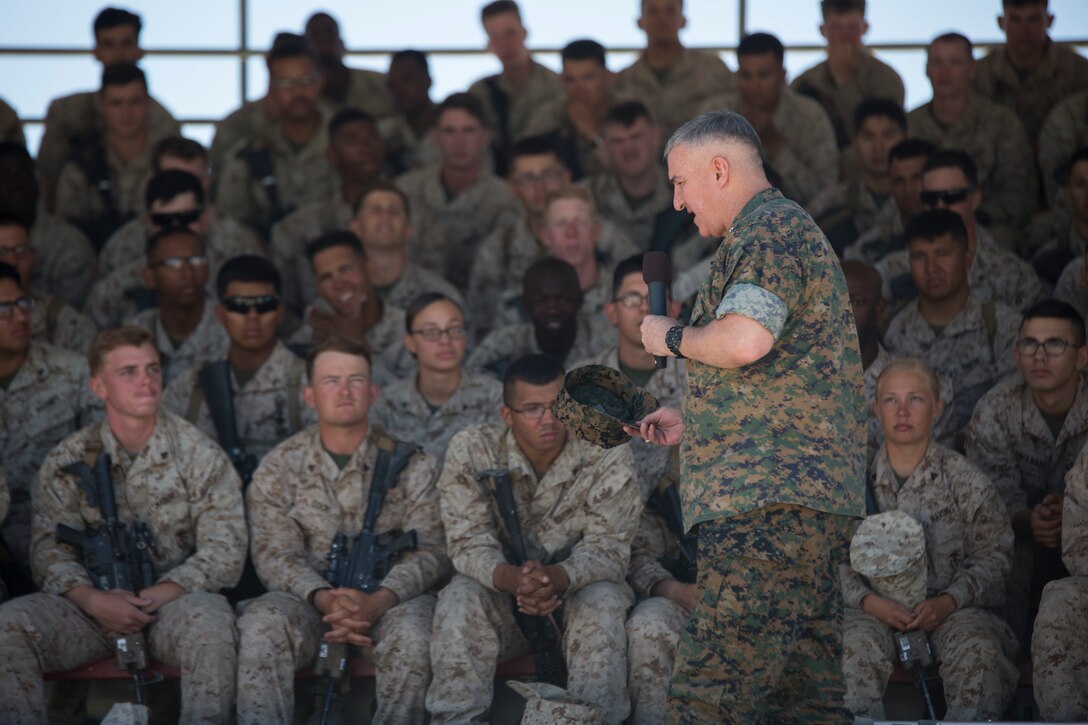 Gen. Walters meets with 29 Palms Marines