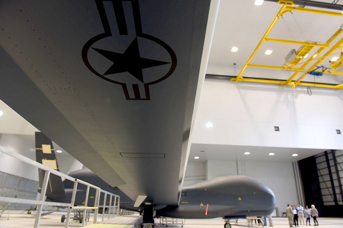 AFSC commander visits Team Robins' Global Hawk workers > Robins Air ...