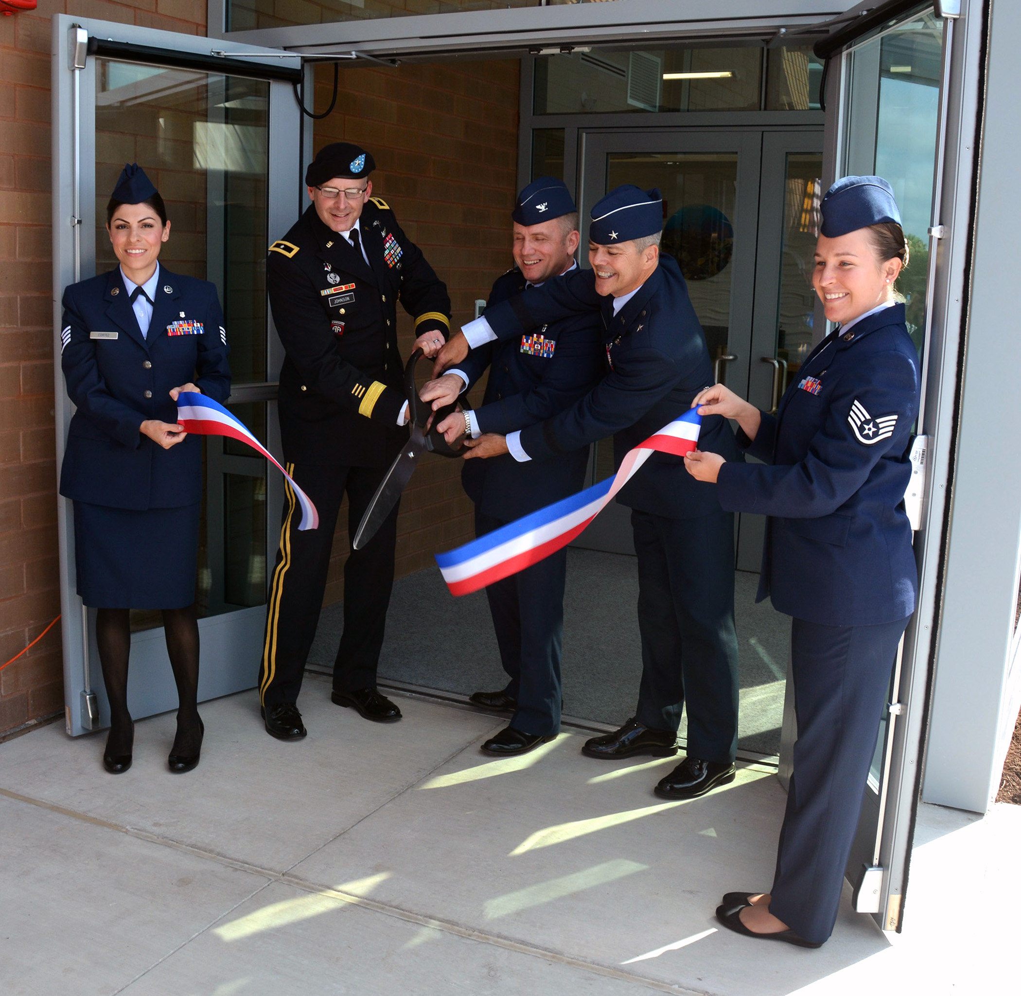 Undersea Hyperbaric Medicine Clinic opens at Brooke Army Medical Center ...