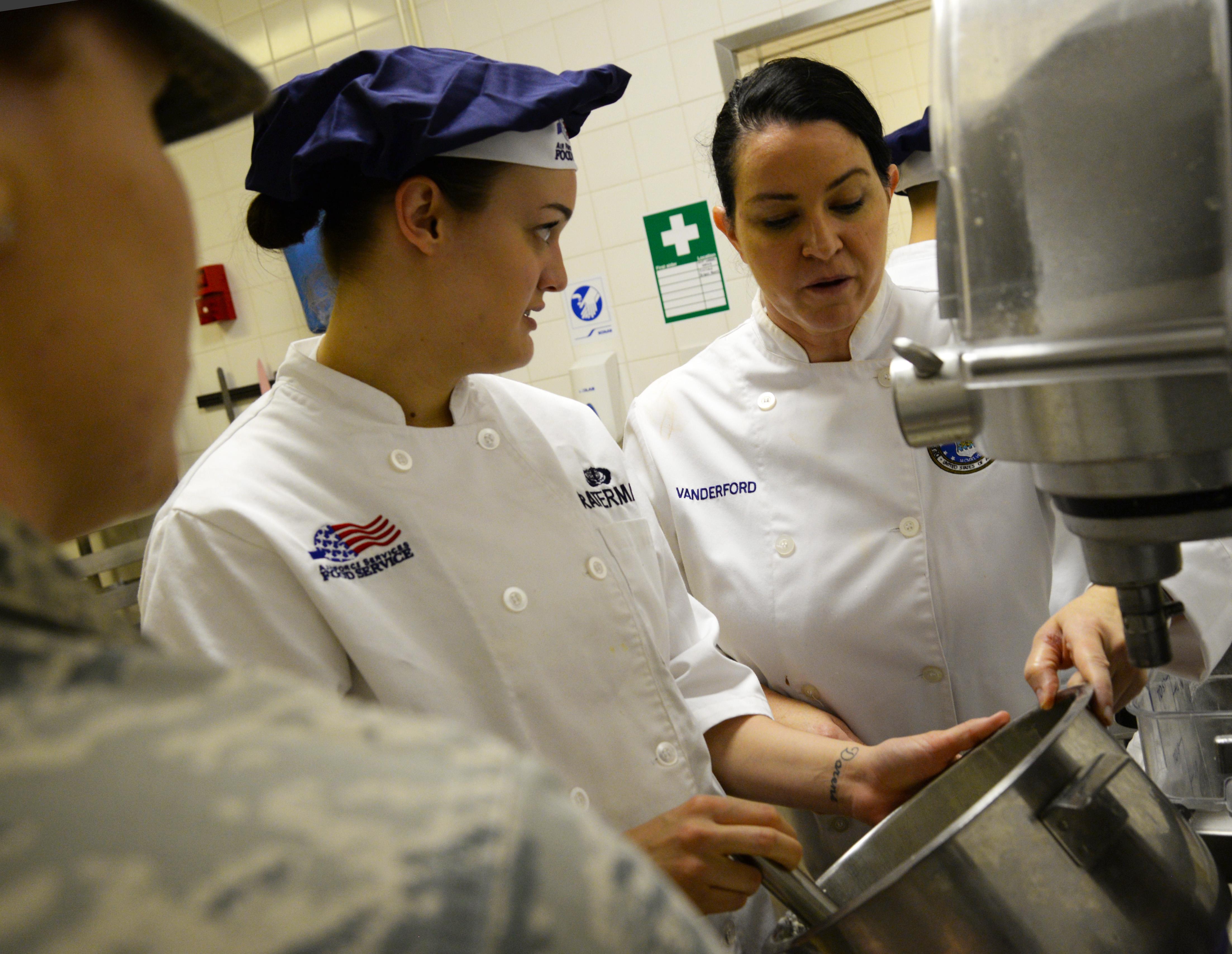 DFAC chefs learn to add a touch of finesse > Royal Air Force Mildenhall ...