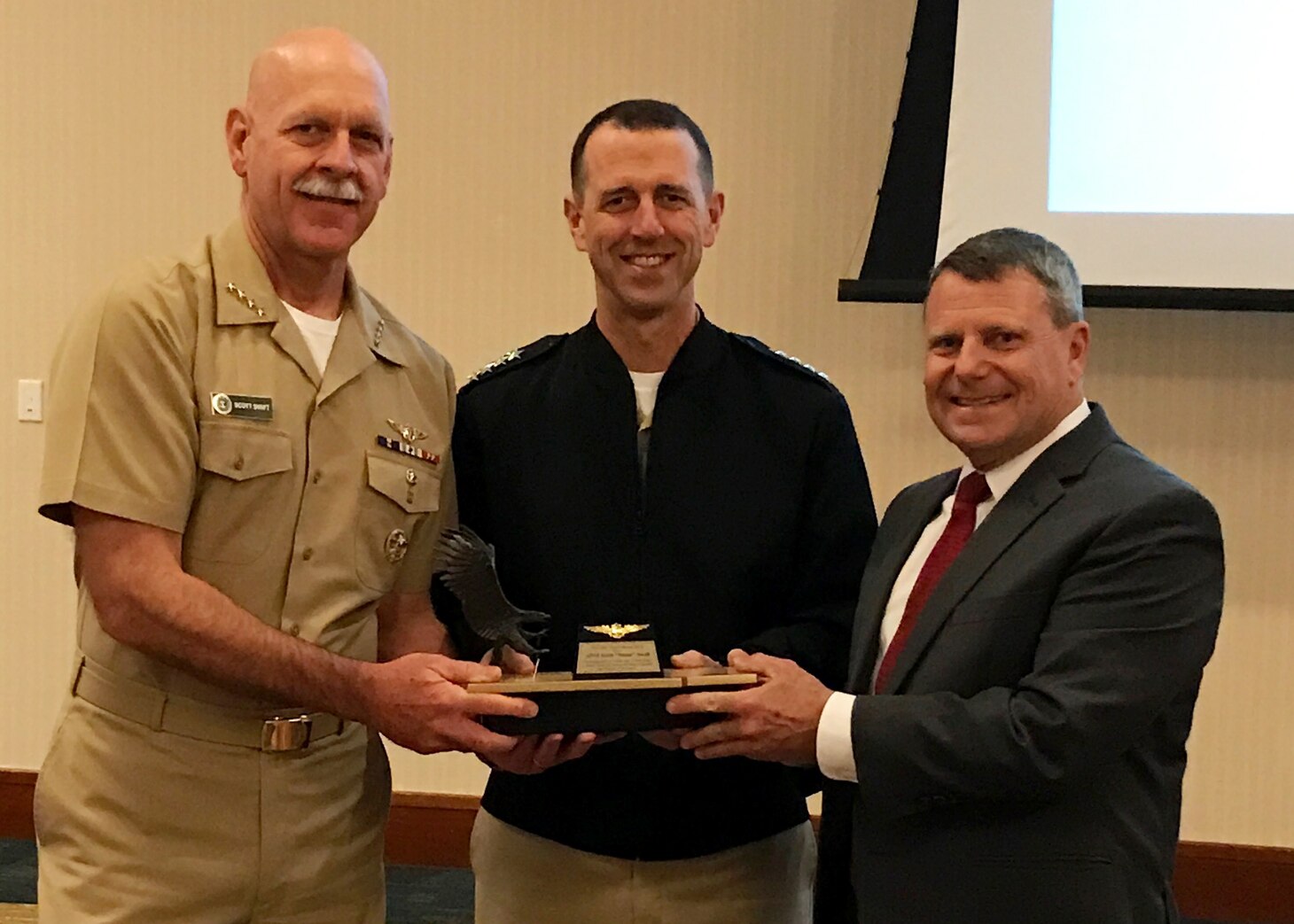 US Pacific Fleet Commander Soars as New Gray Eagle > United States Navy ...