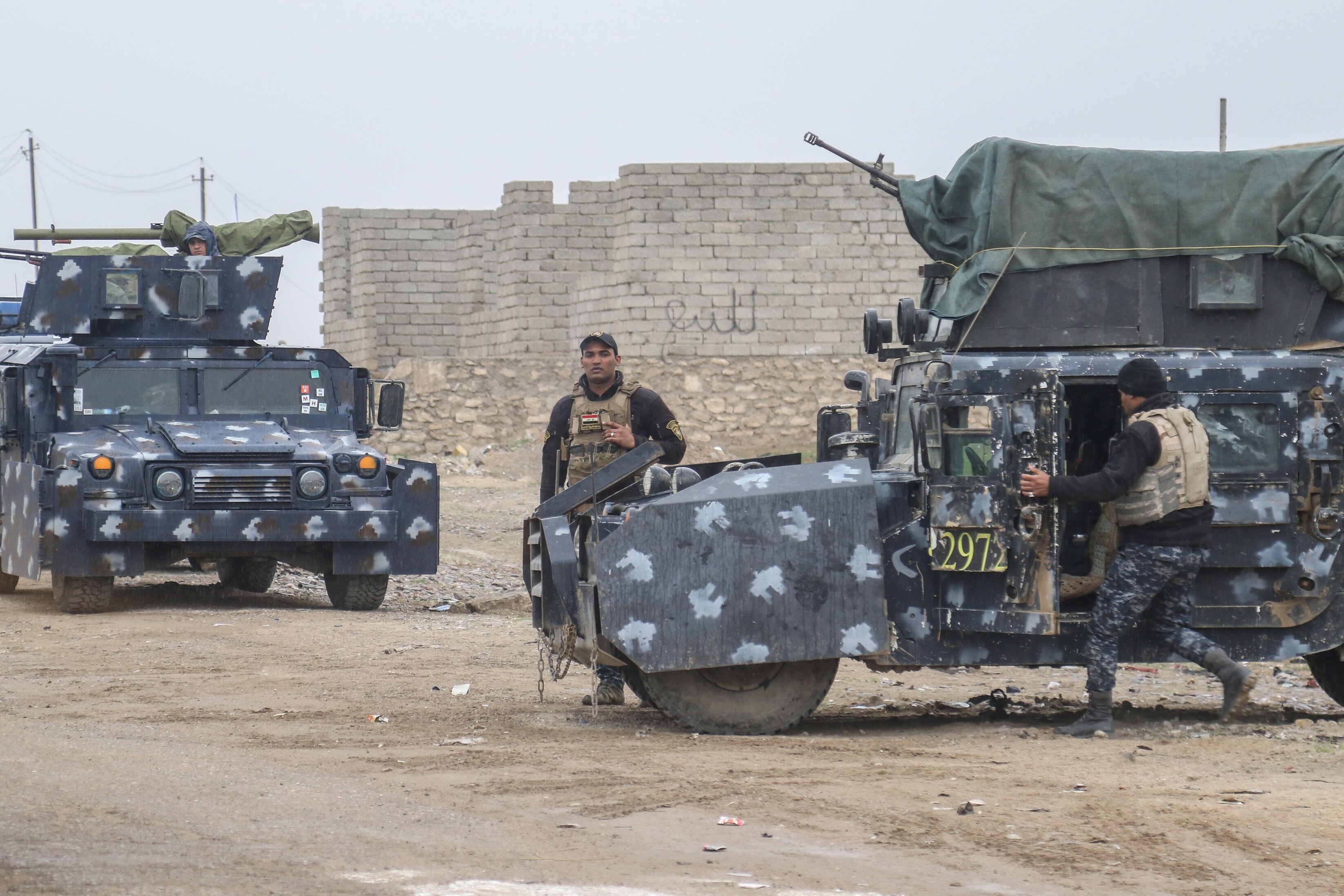 Iraqi federal police conduct operations to free West Mosul from ISIS