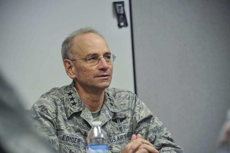 AF surgeon general visits Kirtland medics > Kirtland Air Force Base ...