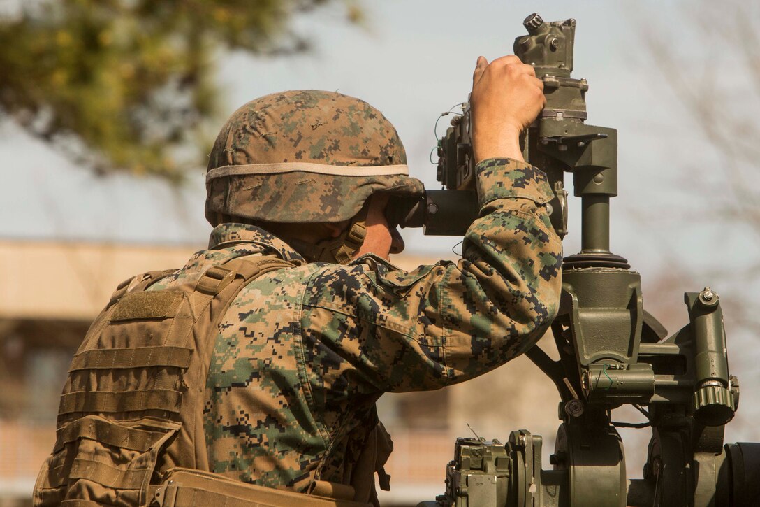 Marines participate in gunner and assisstant gunner course