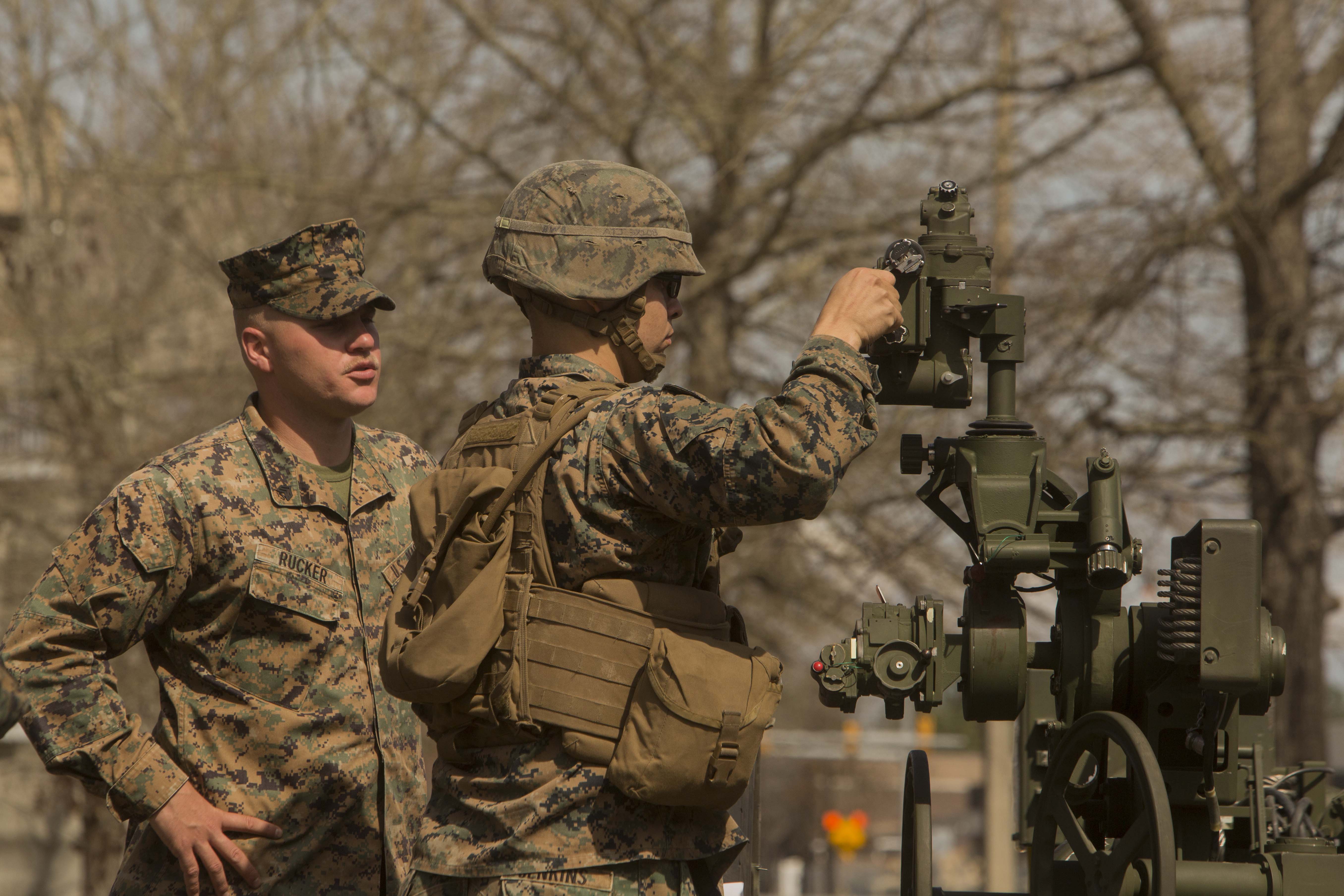 Marines participate in gunner and assisstant gunner course