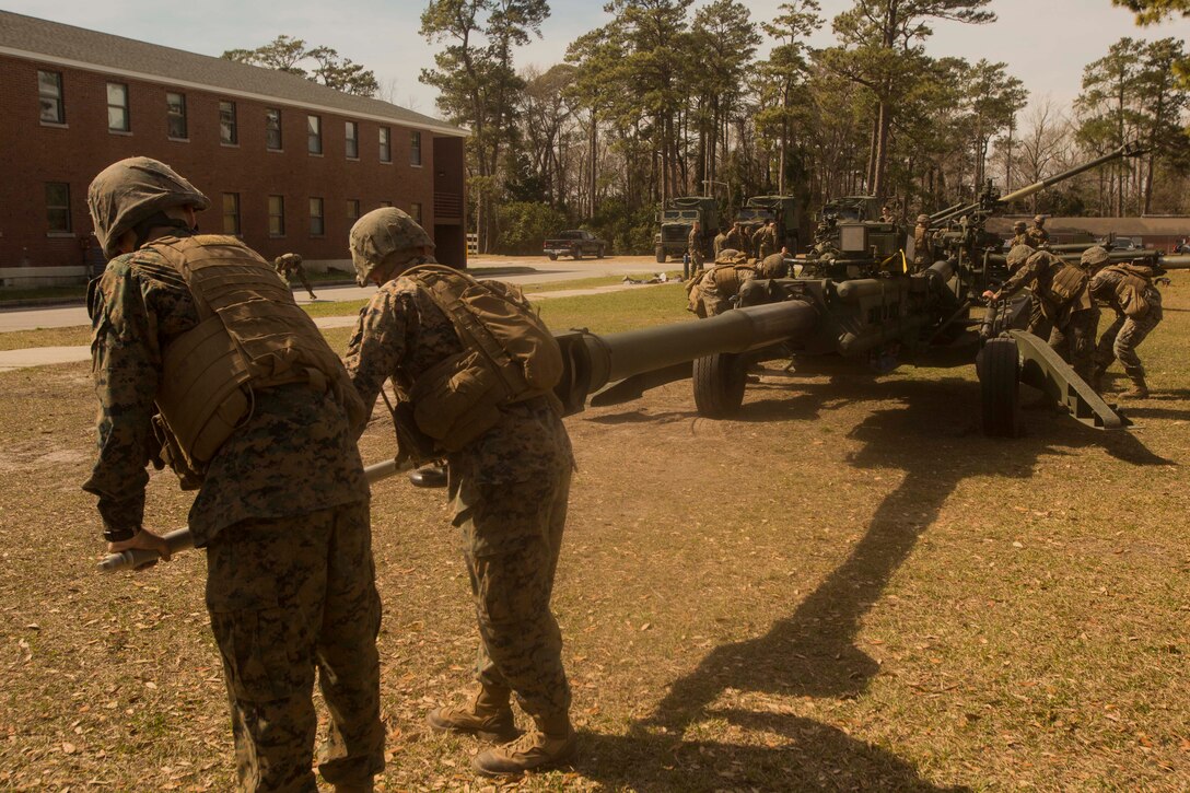 Marines participate in gunner and assisstant gunner course