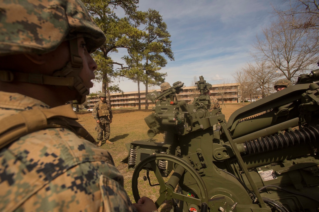 Marines participate in gunner and assisstant gunner course