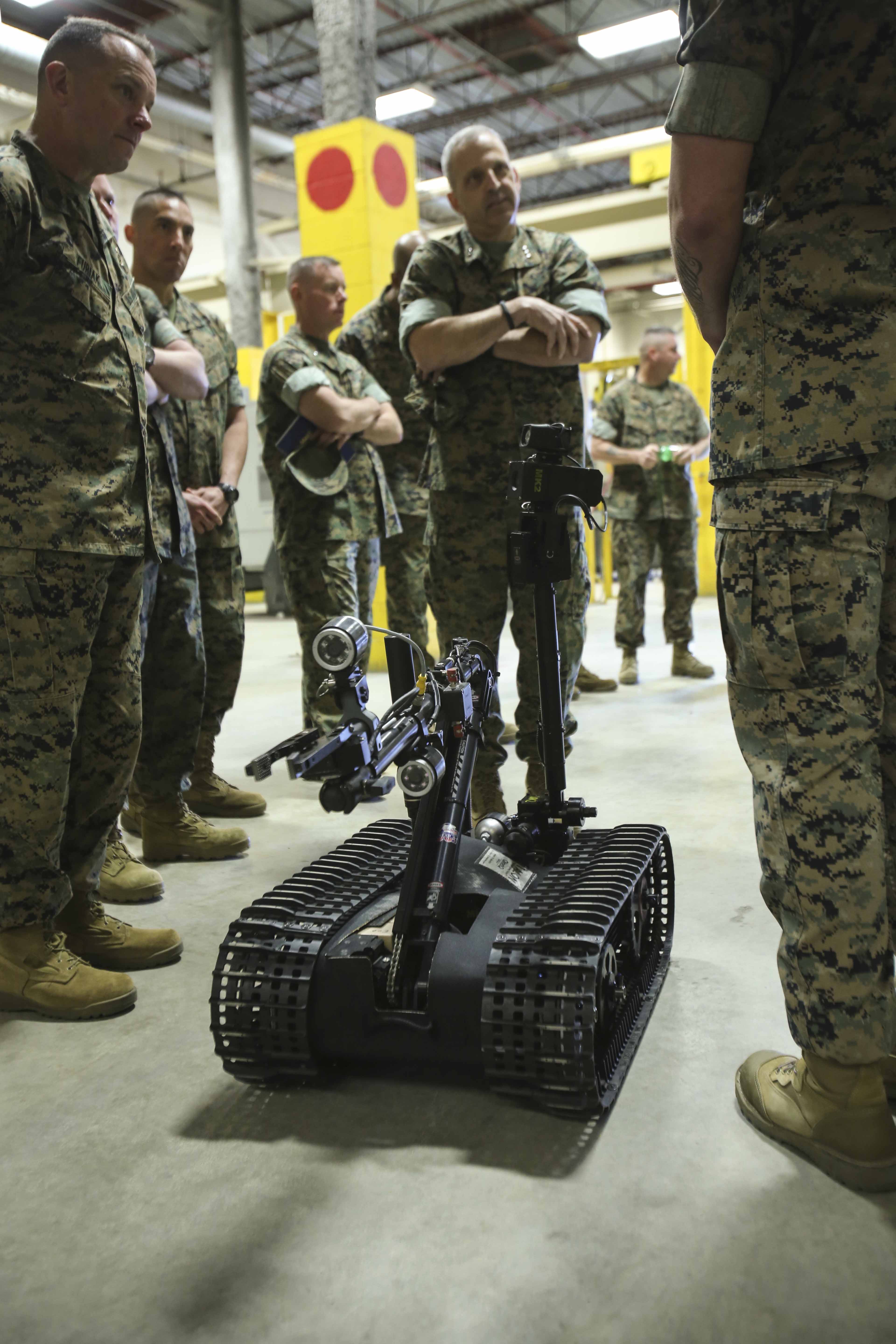 Lt. Gen. Dana meets Marine Corps robot