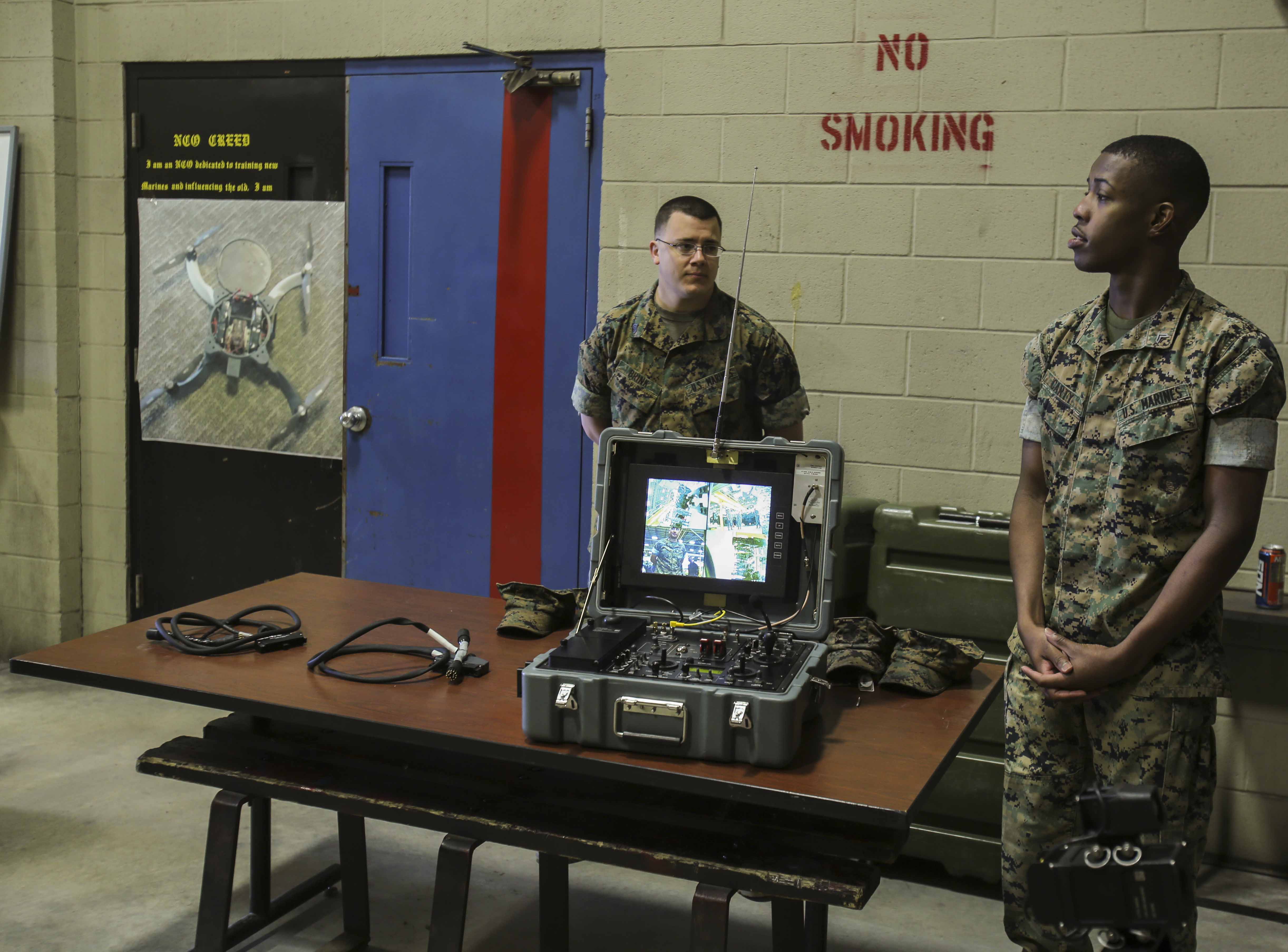 Lt. Gen. Dana meets Marine Corps robot