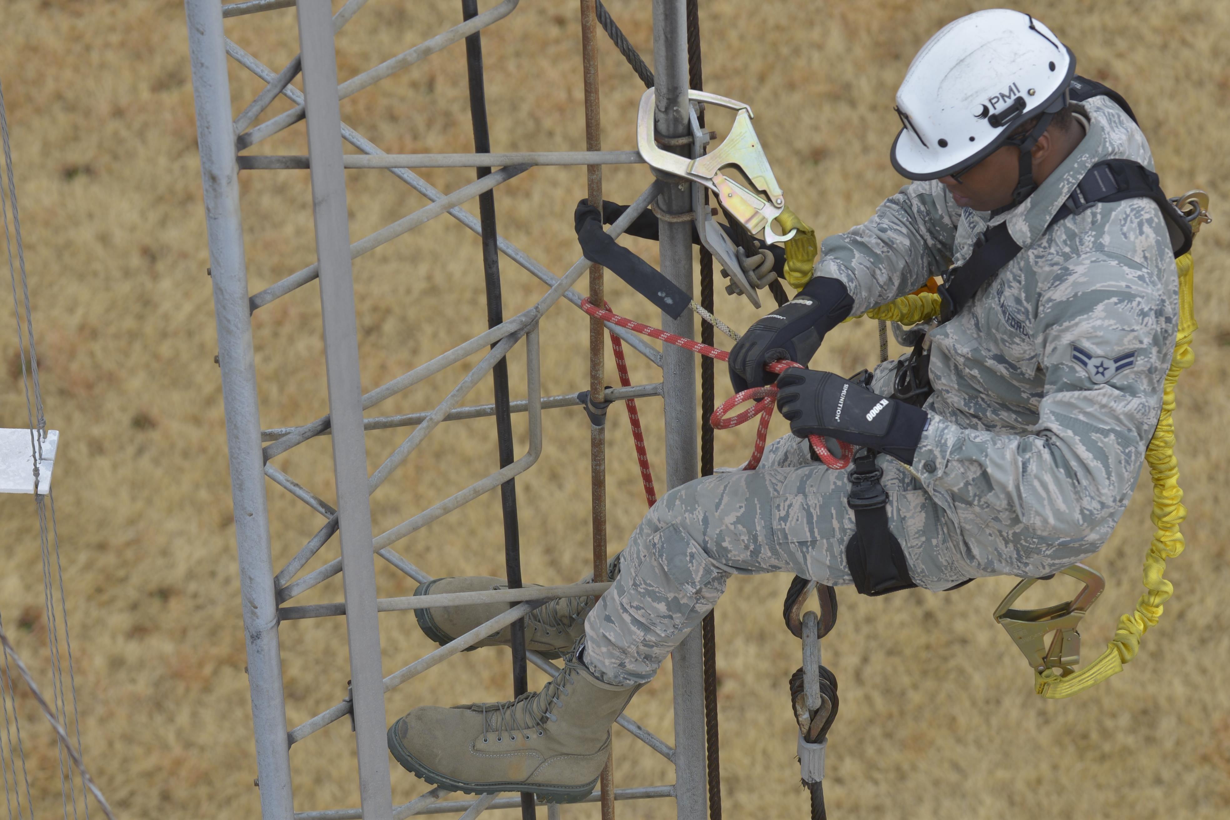 Cable dawgs pave way for new road > Yokota Air Base > Article Display