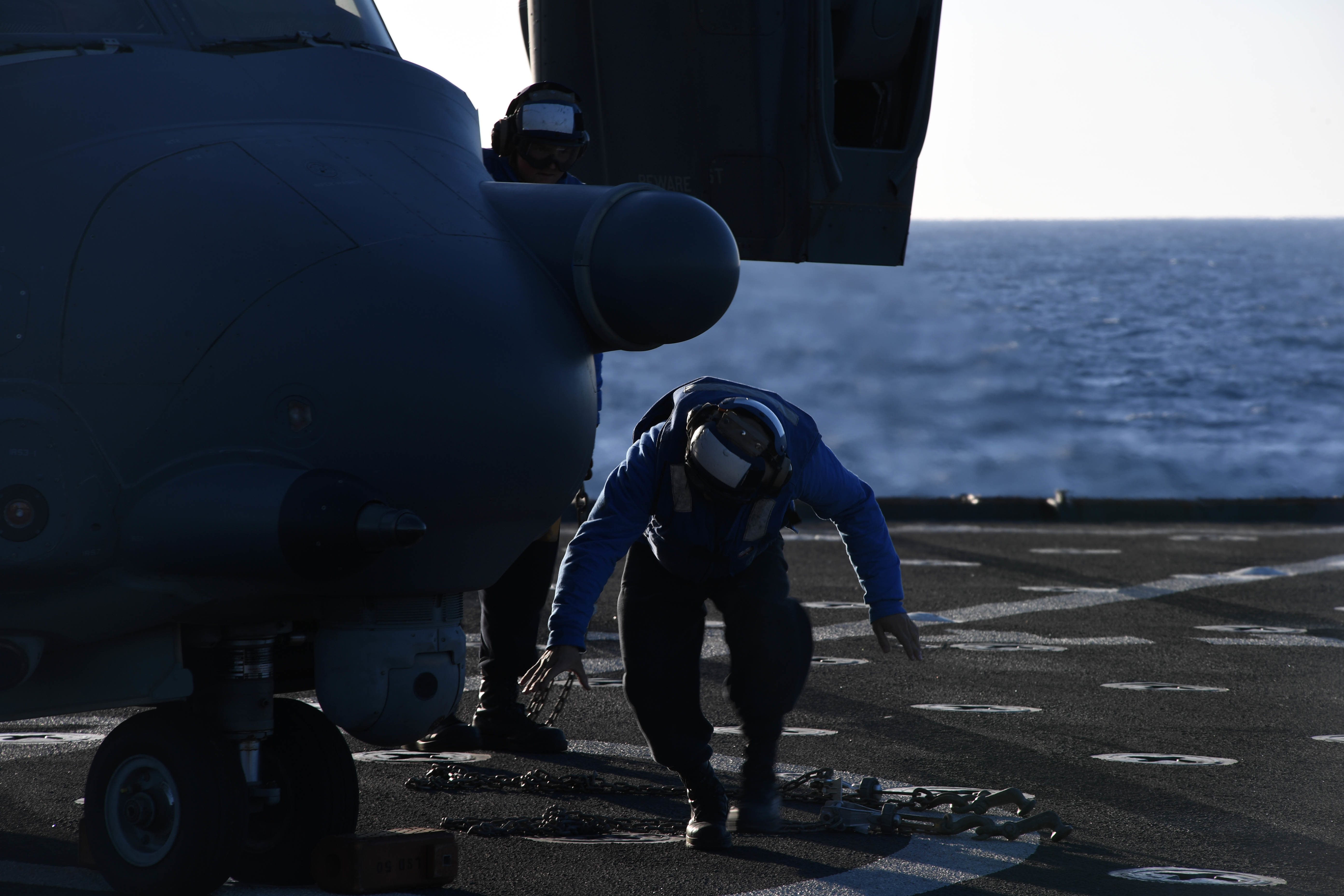 7th SOS practices landings on USS Carter Hall > U.S. Air Forces in ...