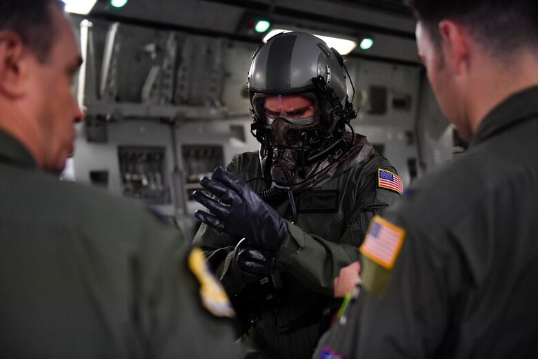 Aircrew complete in-flight training with protection equipment > Air ...