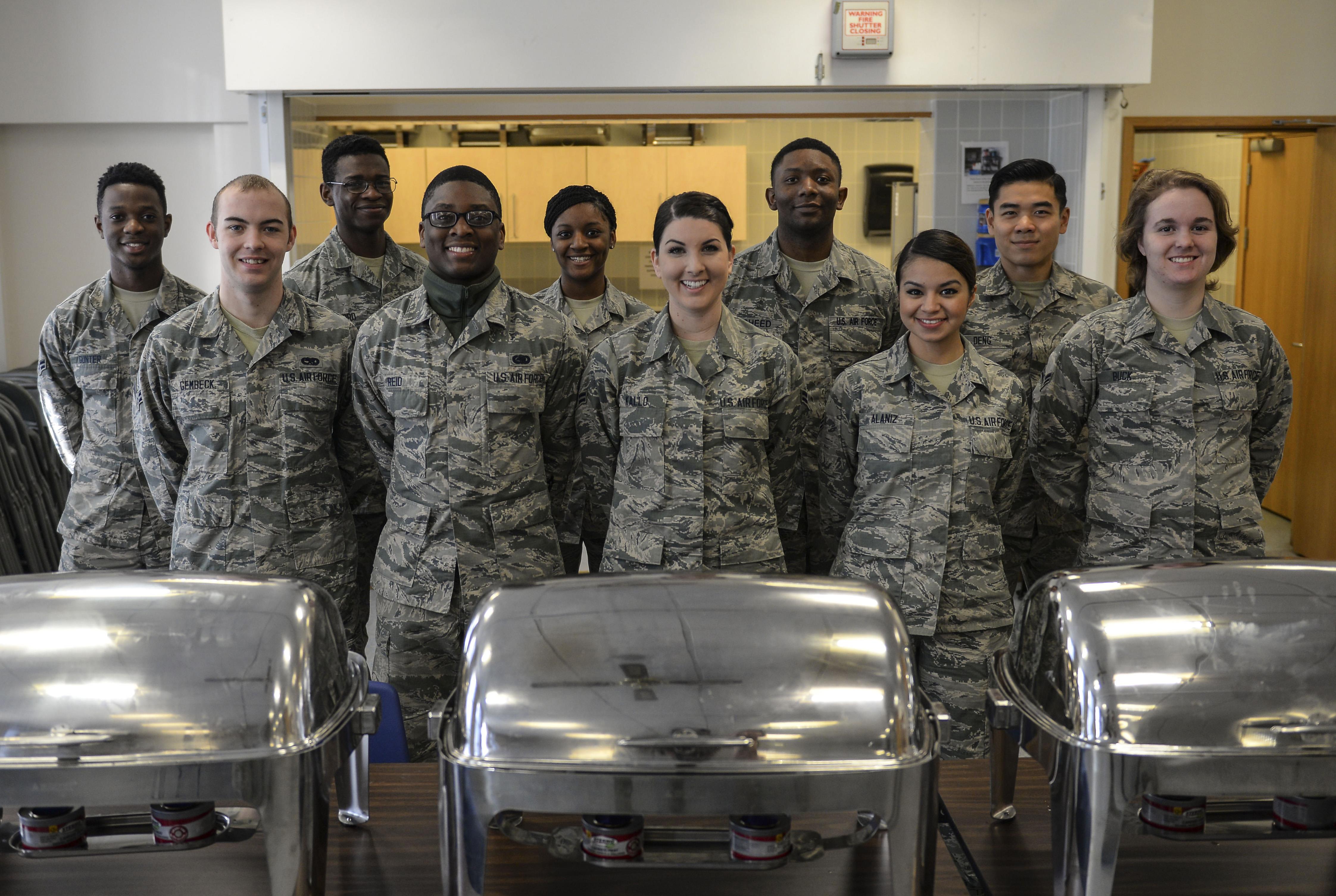 Volunteer chefs 'ACE' free breakfast for fellow Airmen