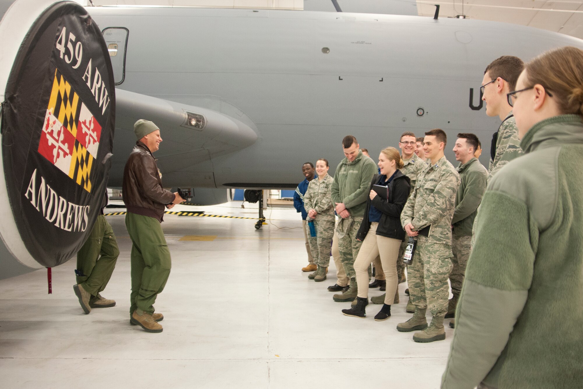 Pilots provide tour to future leaders > 459th Air Refueling Wing ...
