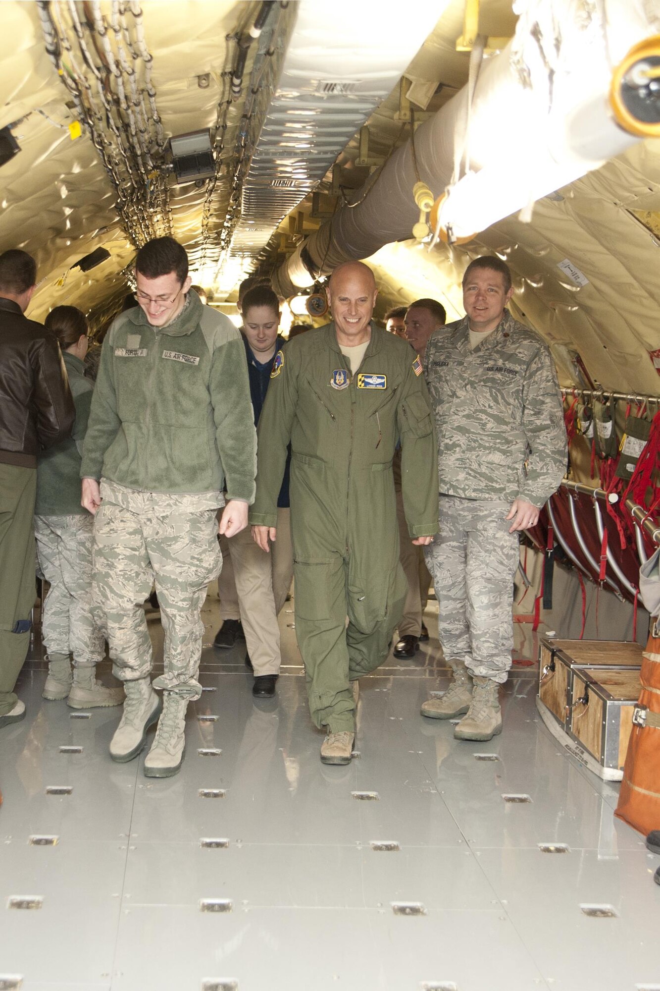 Pilots provide tour to future leaders > 459th Air Refueling Wing ...