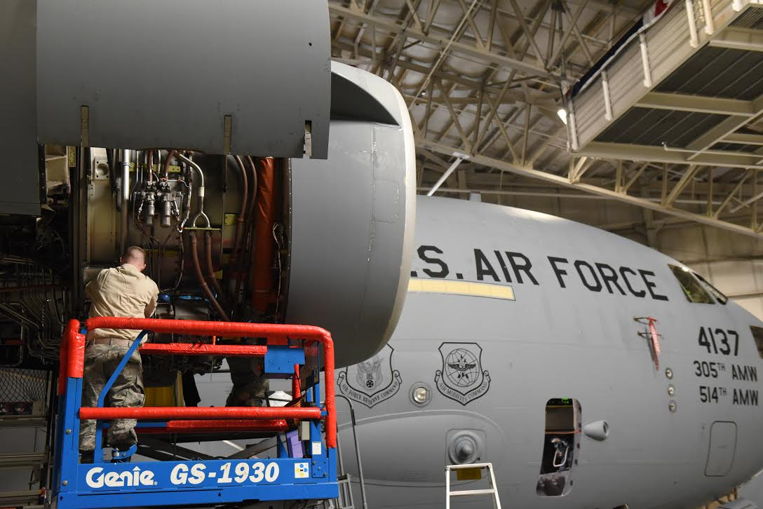 305th MXS maintainers ensure aircraft integrity > Joint Base McGuire ...
