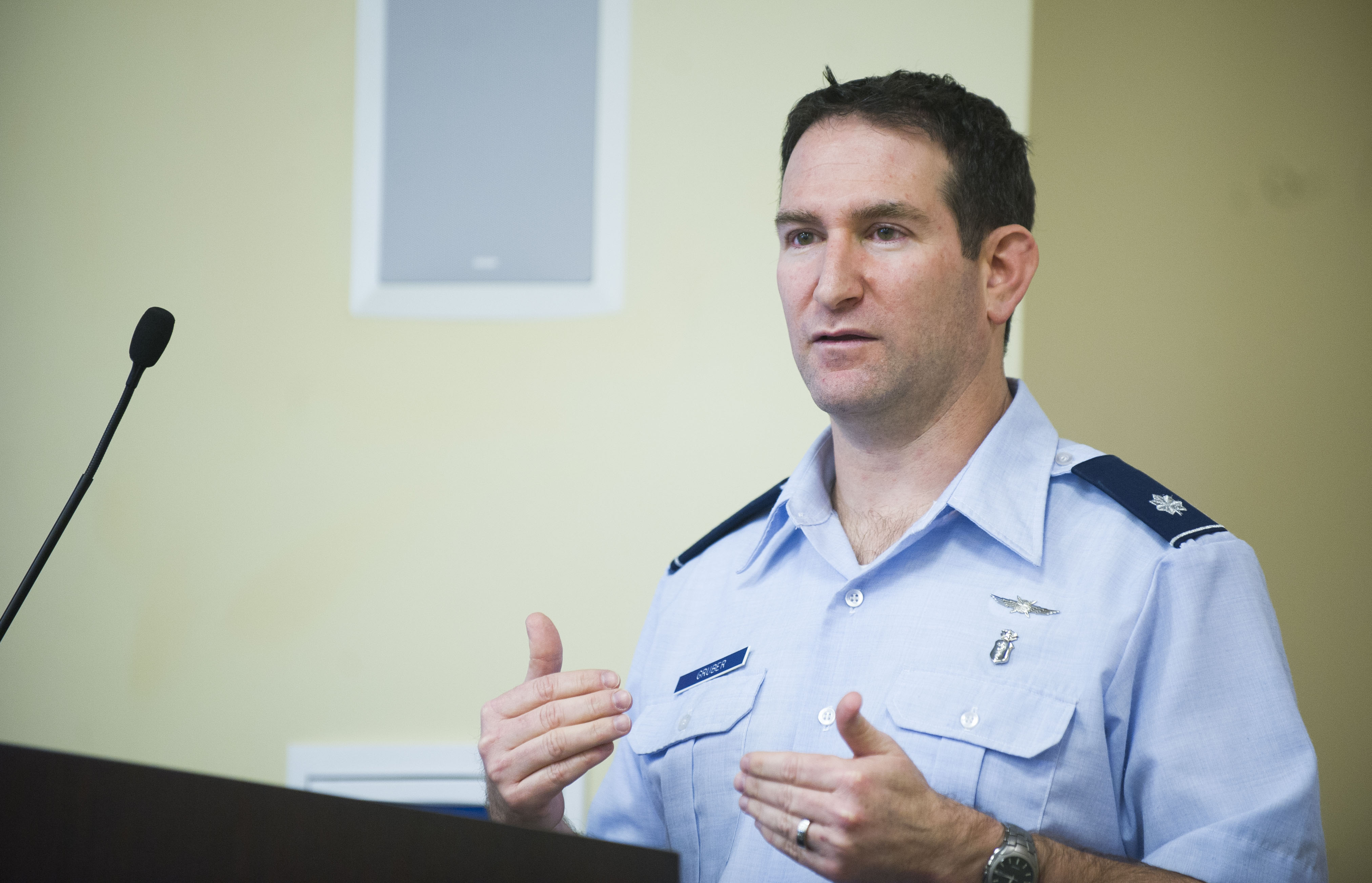 Dr. Gruber gives lecture on Urogynecology > Joint Base Andrews ...