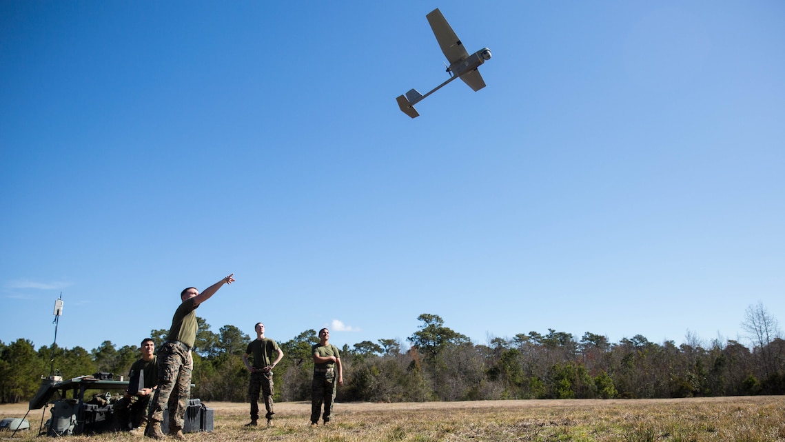 No pilot, no problem: Marines qualify with Raven > United States Marine ...