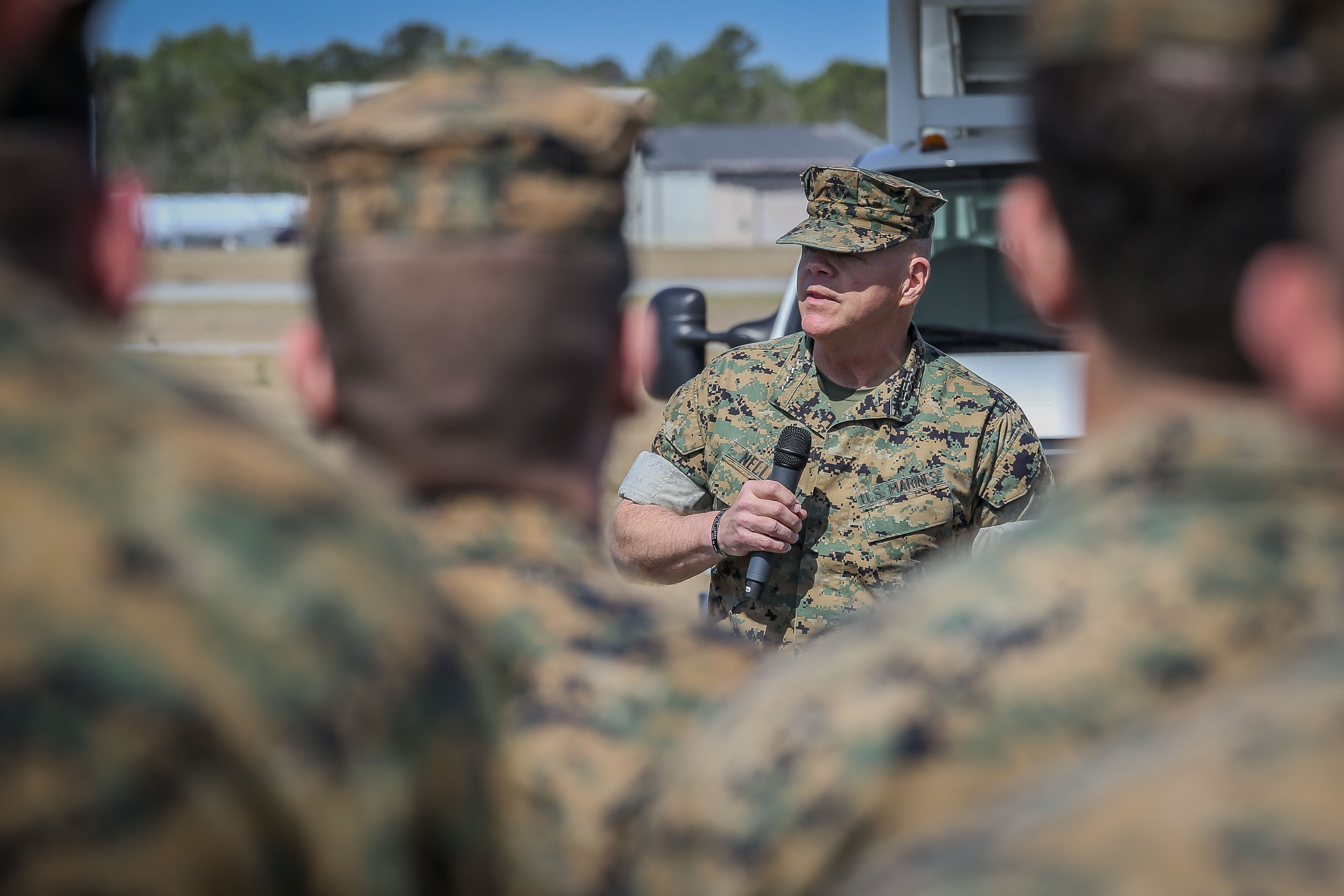 CMC and SMMC visit Fightertown, address Marines