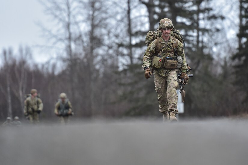 Comanche Paratroopers execute Tactical Foot March > Joint Base ...