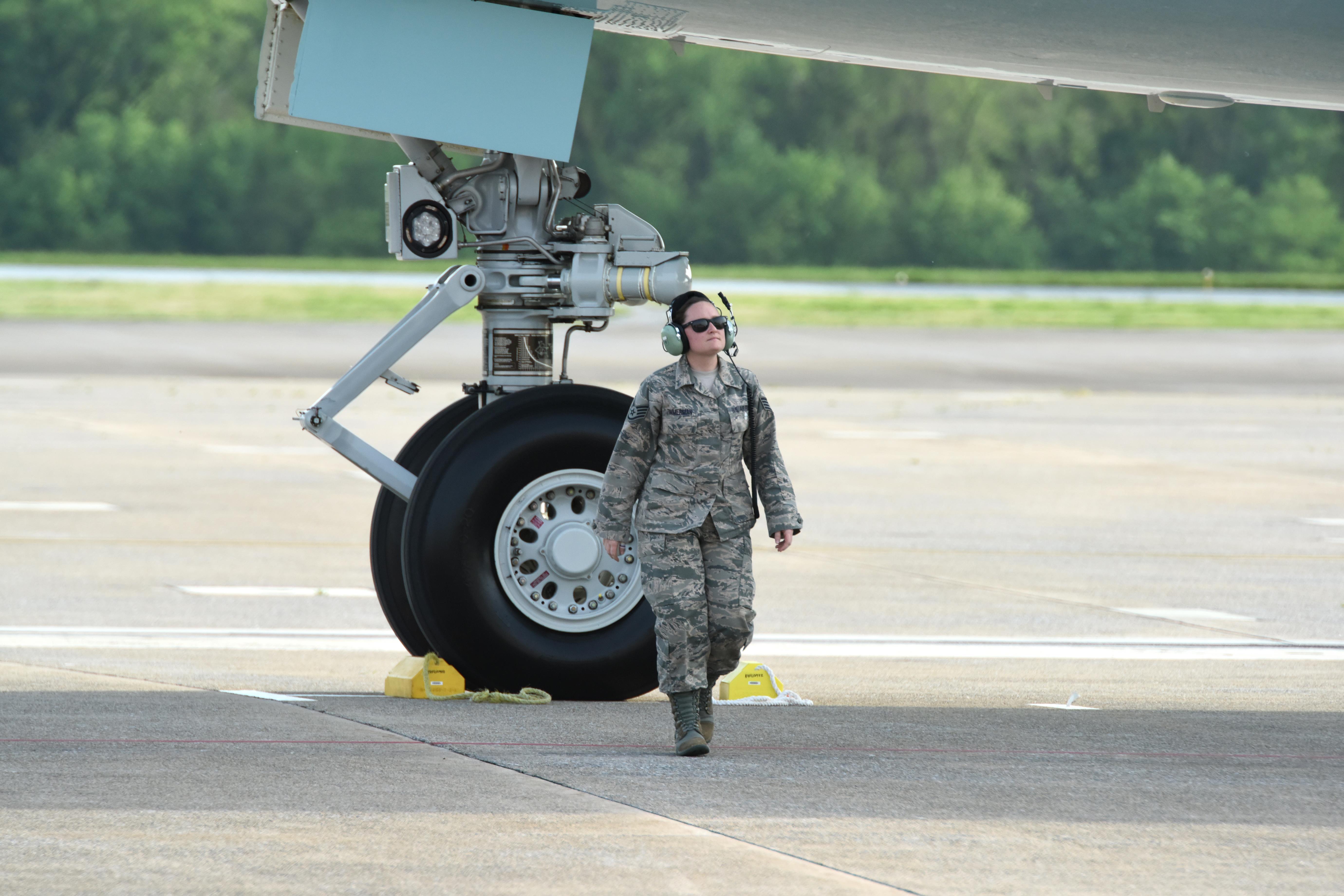 President Trump stops by 193rd SOW > Air Force Special Operations ...