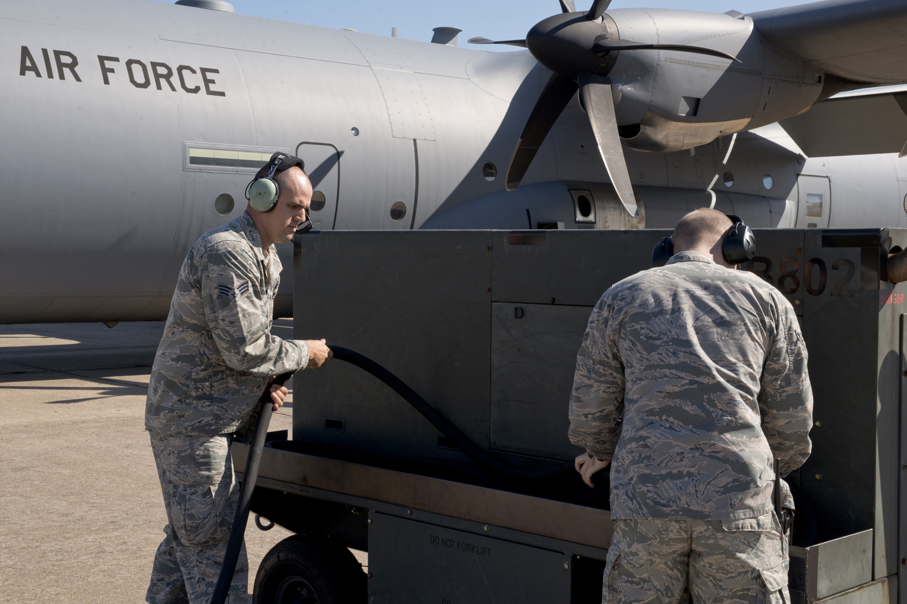 913 AG Airmen gain new perspective during orientation flight > 913th ...